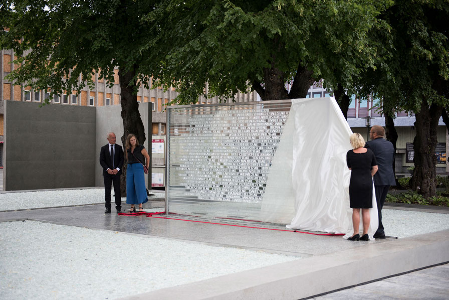 Midlertidig minnested i regjeringskvartalet etter 22. juli hendelsene ...