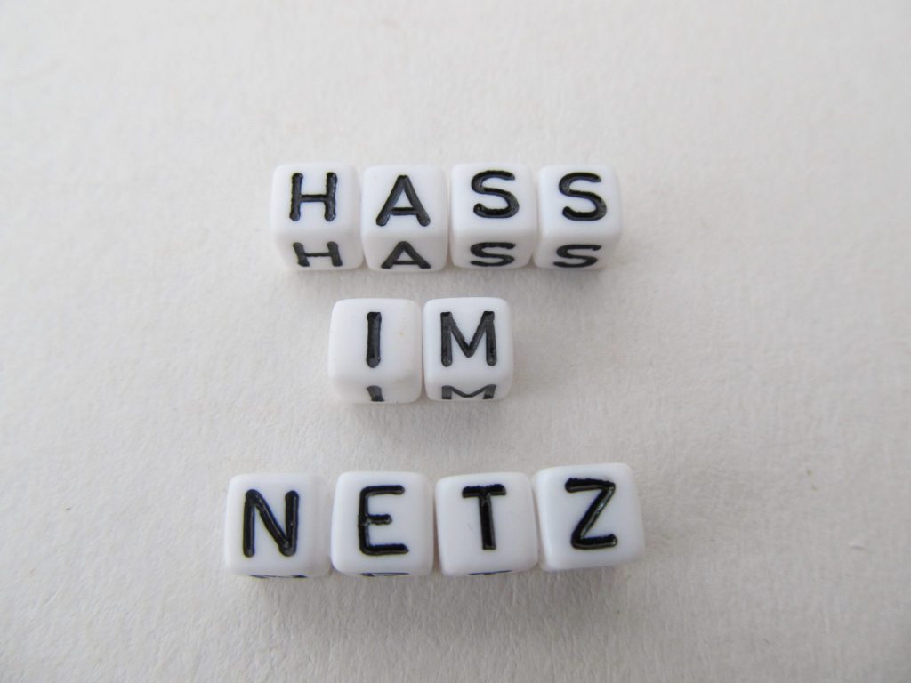 richtig handeln bei Hass im Netz +++ - fränkischer.de