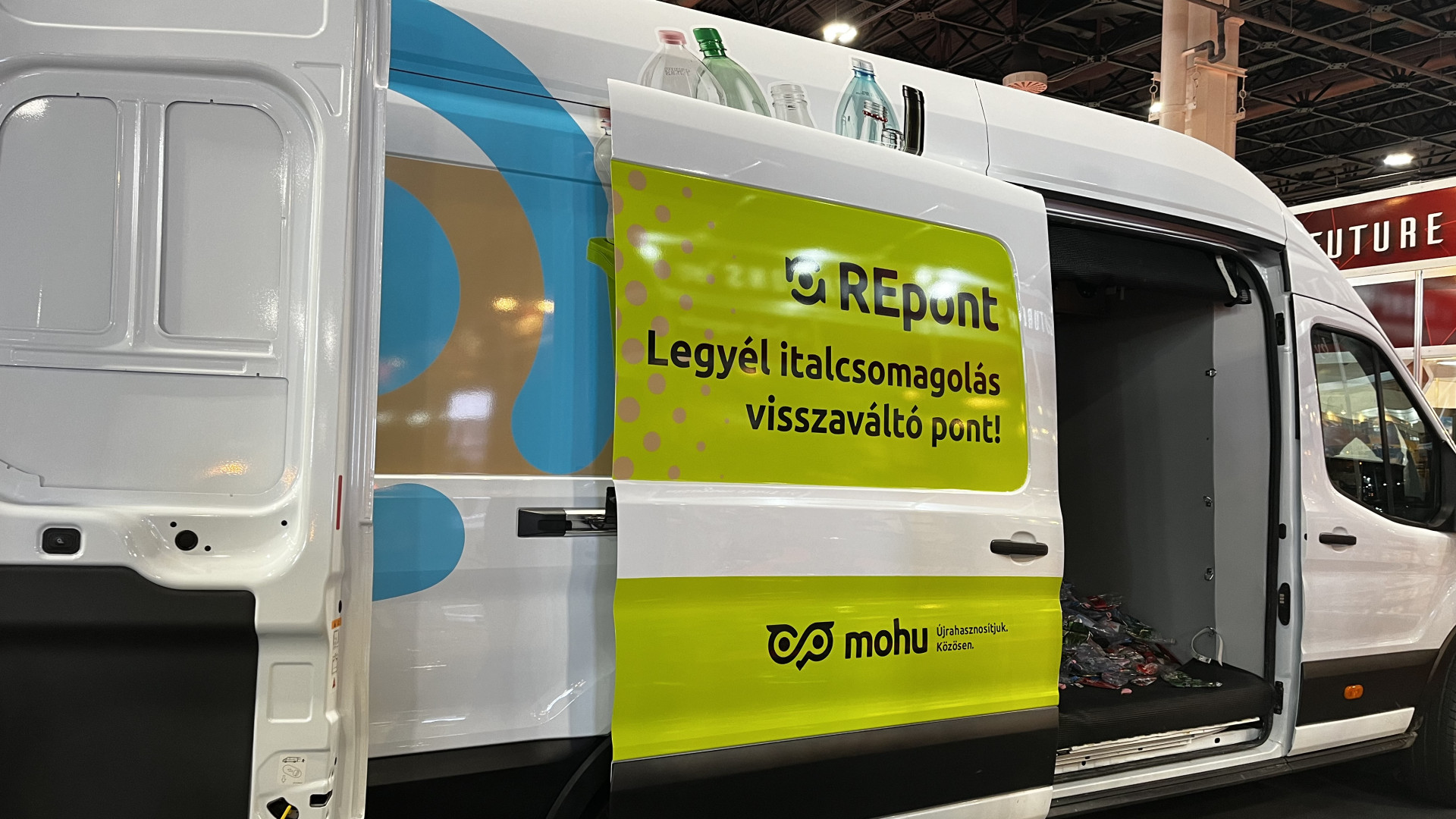 Íme a magyar fejlesztésű palackvisszaváltó furgon – Greenfo