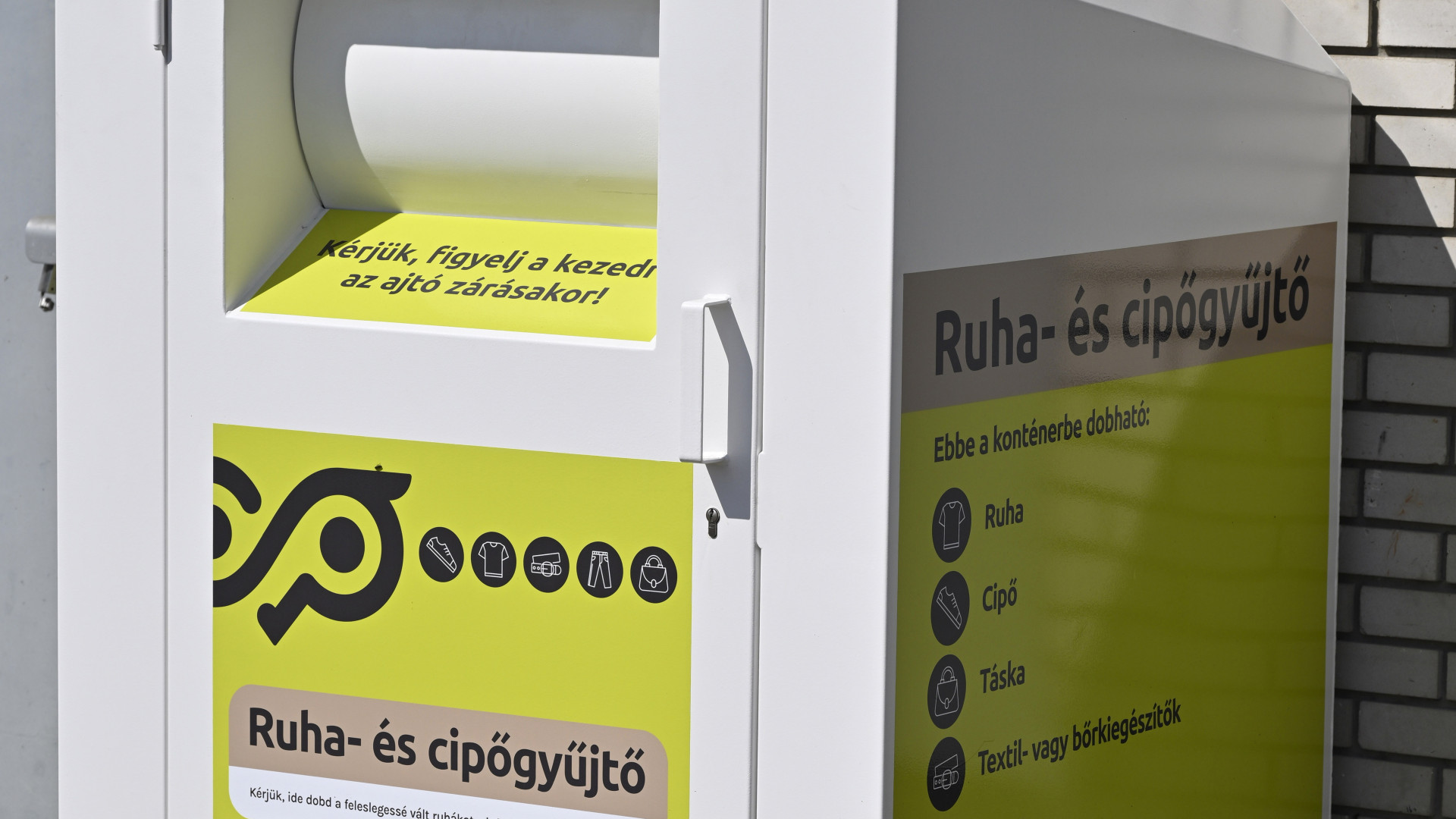 Textilgyűjtő konténereket telepít országszerte a MOHU – Greenfo