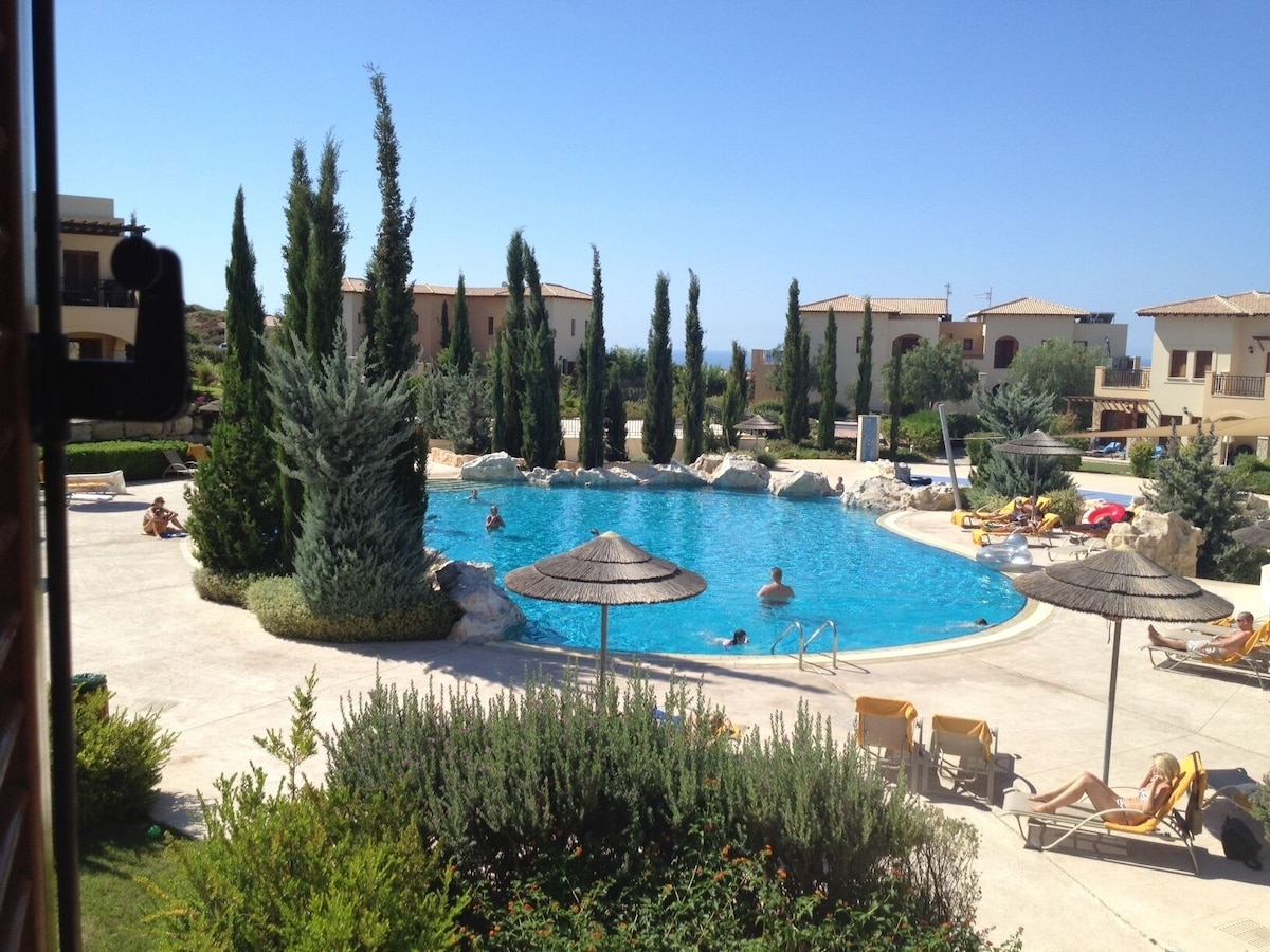 Theseus Village 2 Bed Apartment With Enviable Position On Communal Pool - Куклиа