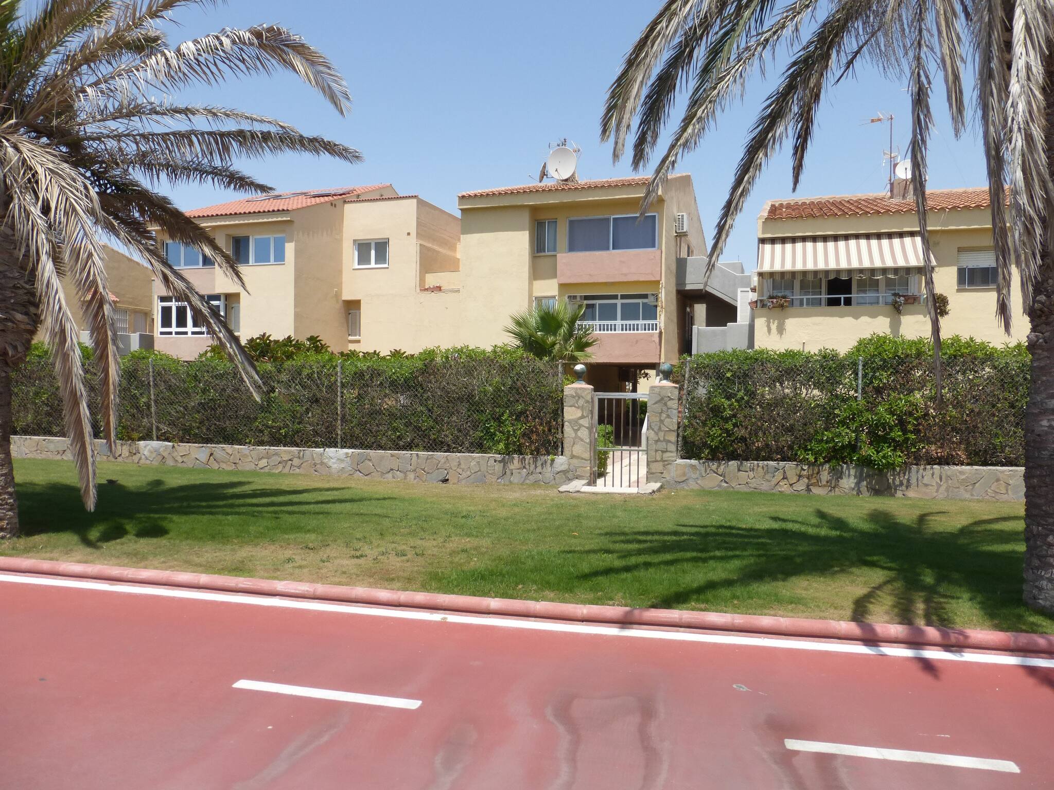 Apartamento En Complejo Don Paco En Primera Linea De Playa - Roquetas de Mar