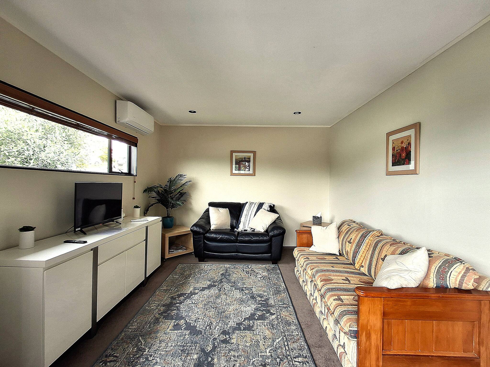 Neat One Bedroom Plus Living Room Apartment - Auckland