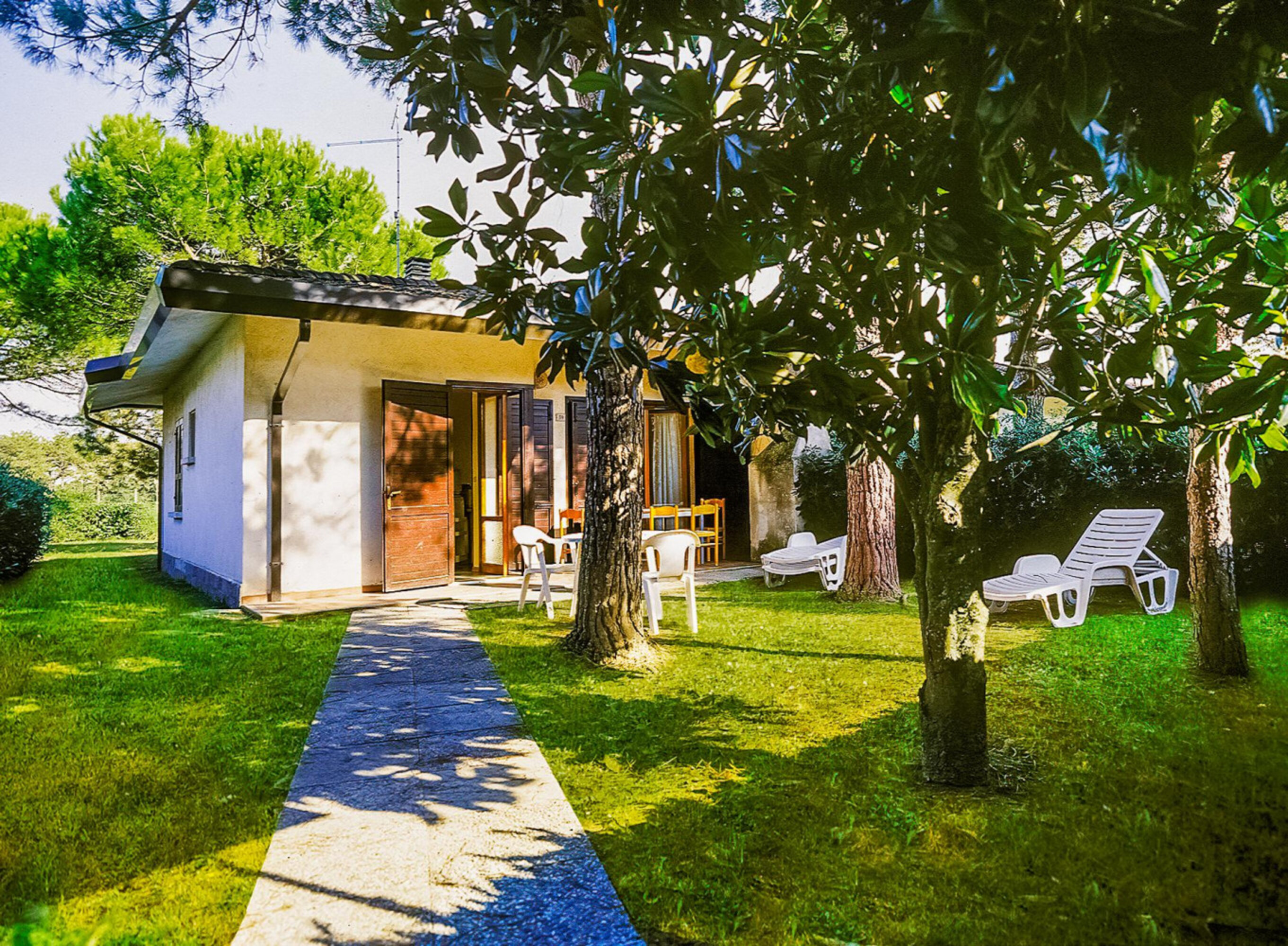 Villa Indépendante Avec Grand Jardin Clôturé - Bibione
