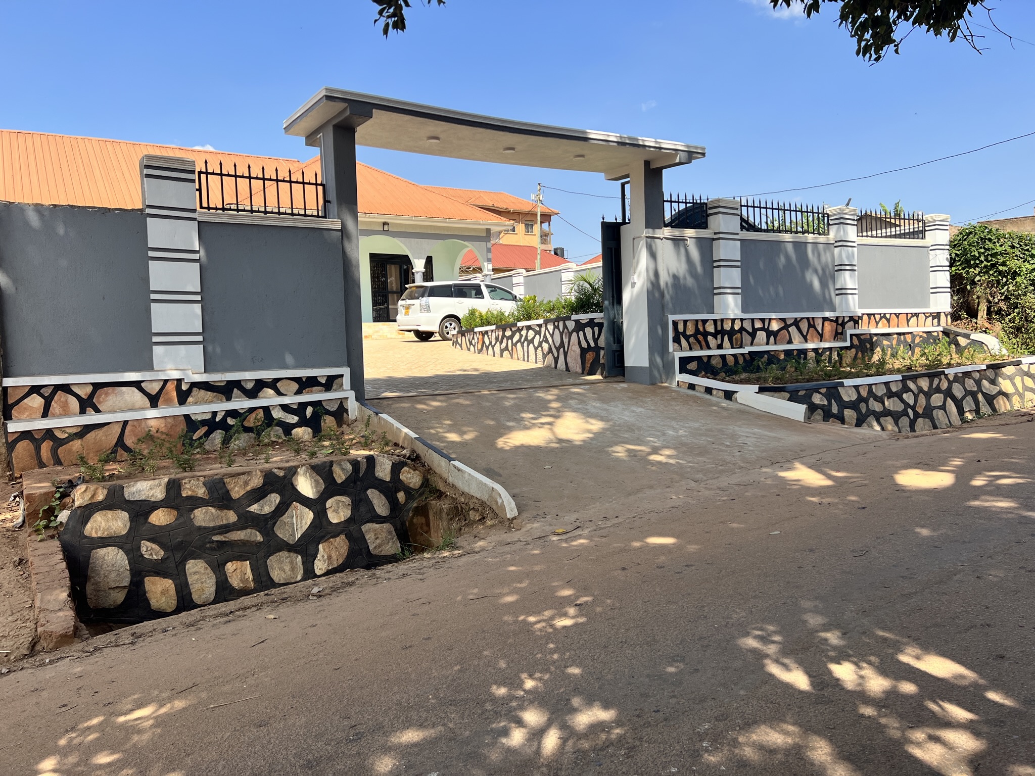 Beautiful Family House - Kampala