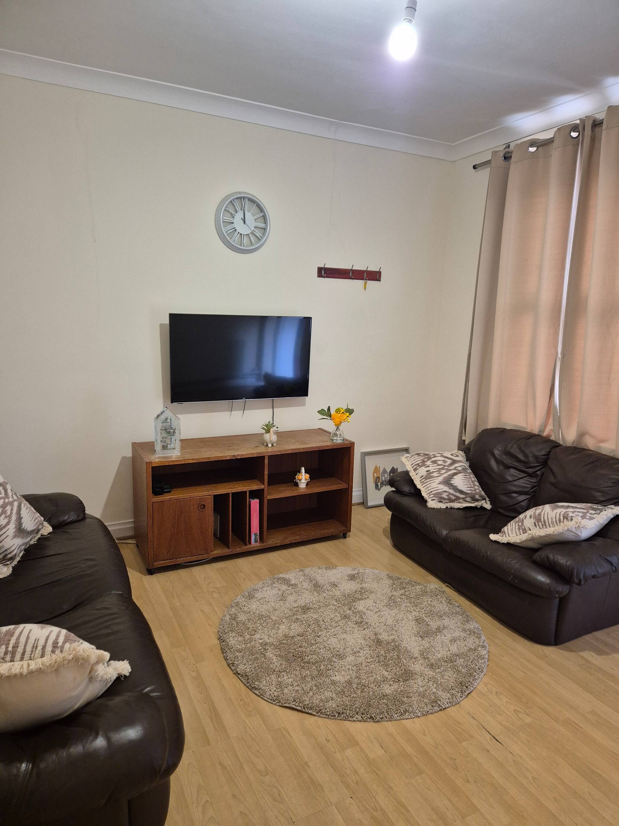 Spacious Large 4br Home Train Station University - Northamptonshire