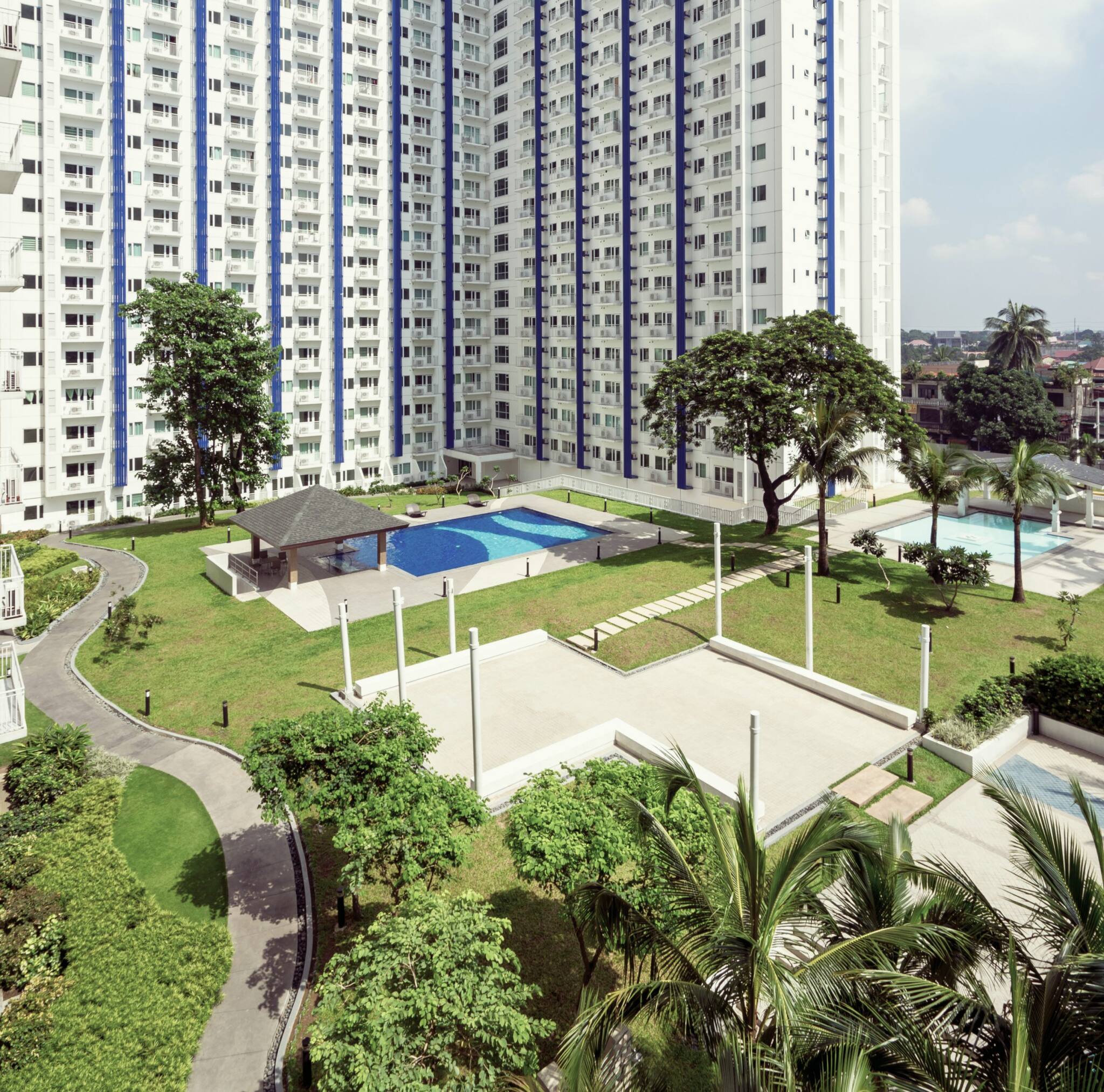 Grass Residence Tower 3 20th With Balcony - Quezon City