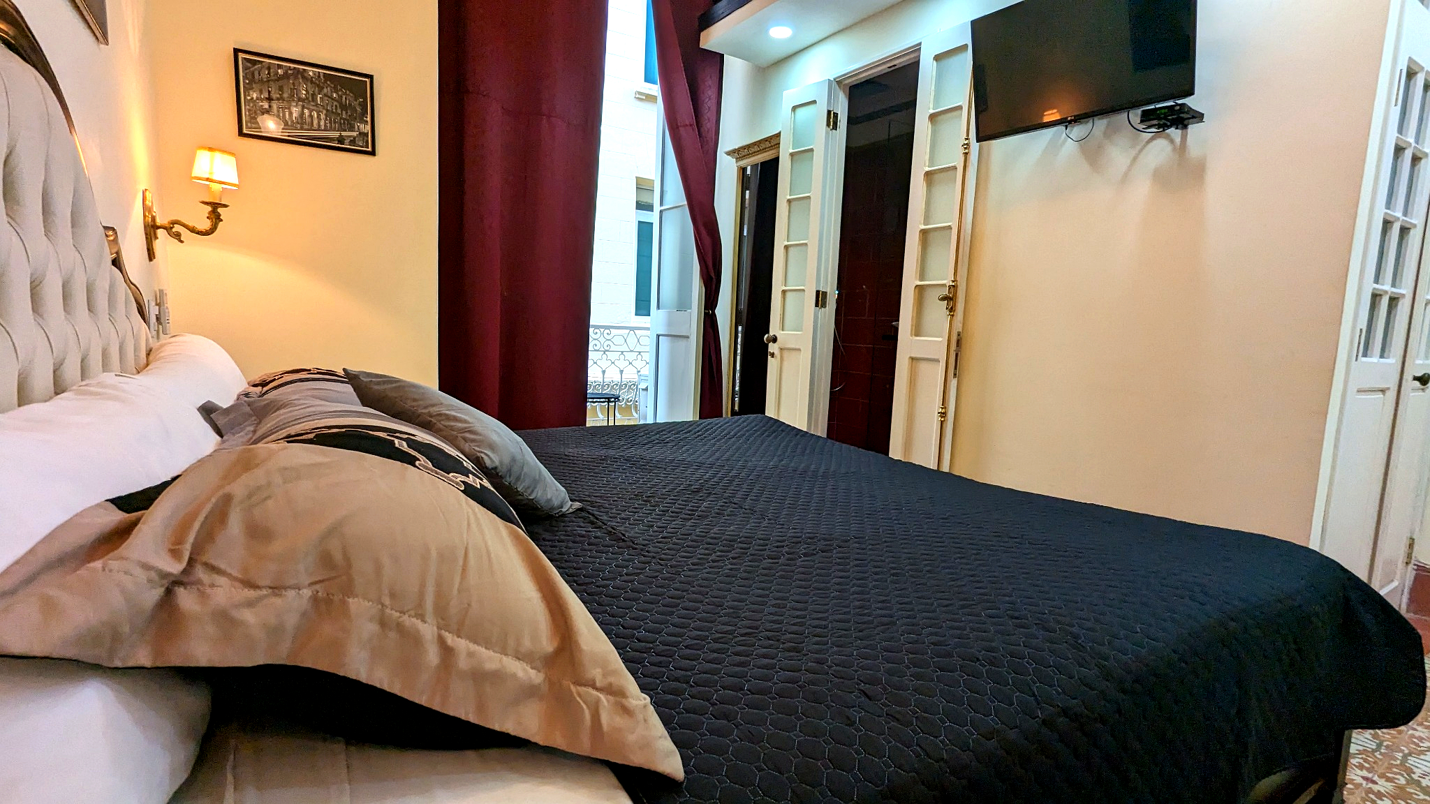 Old Havana Hideaway With King-sized Bed & Private Balcony - Havana