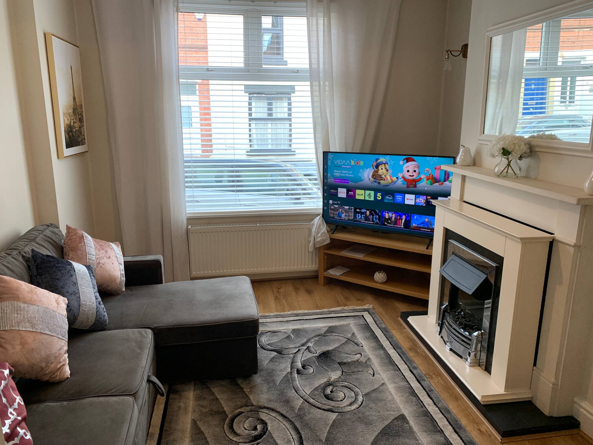 Stylish Home Near Shopping - Book Summer Stays Now - Nottingham