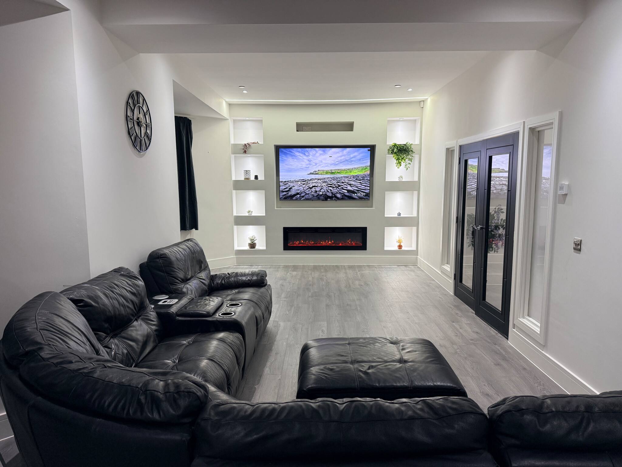 Luxury Home 5 Bedroom 3 Bathroom Games Room Parking - Wales