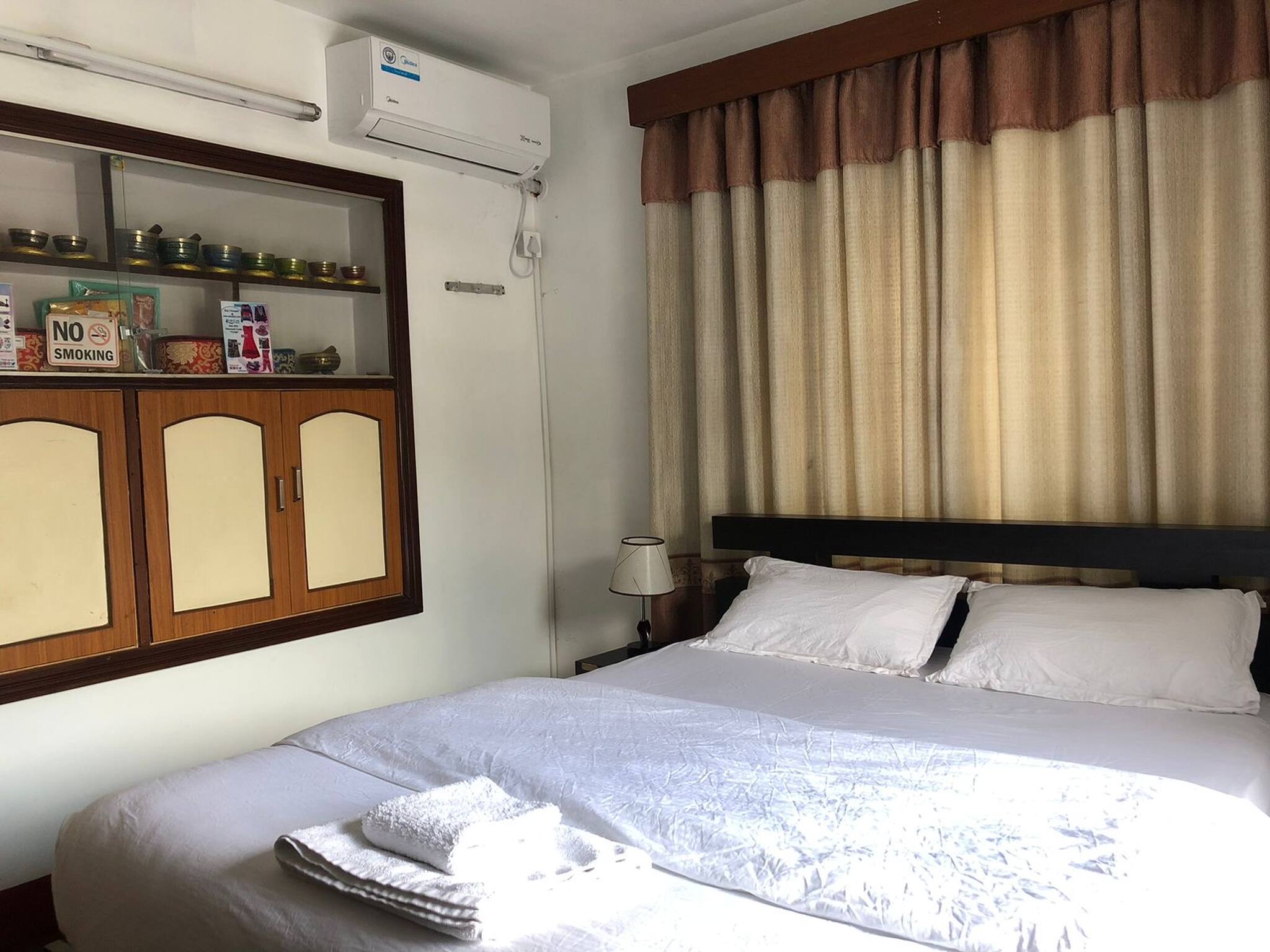 Shanti Apartment 2bhk Thamel 5 Min Walk 2nd Floor - 