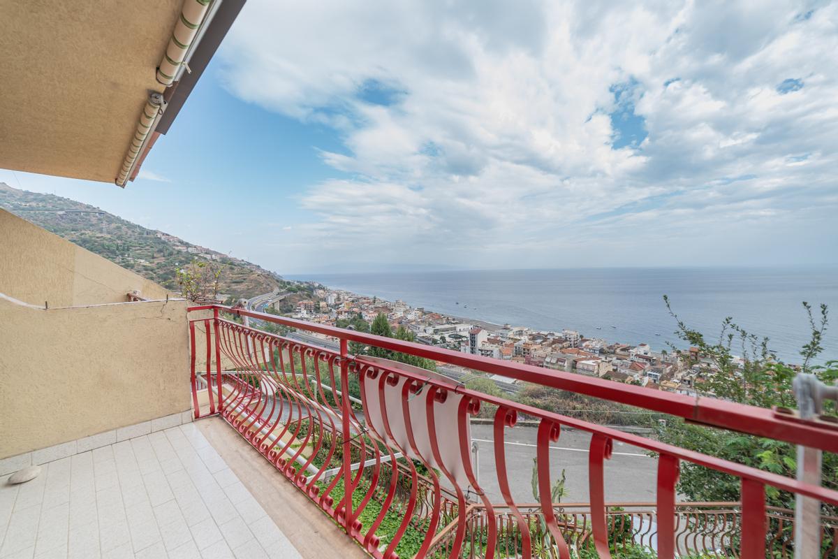 Bright And Panoramic Two-room Apartment - Letojanni