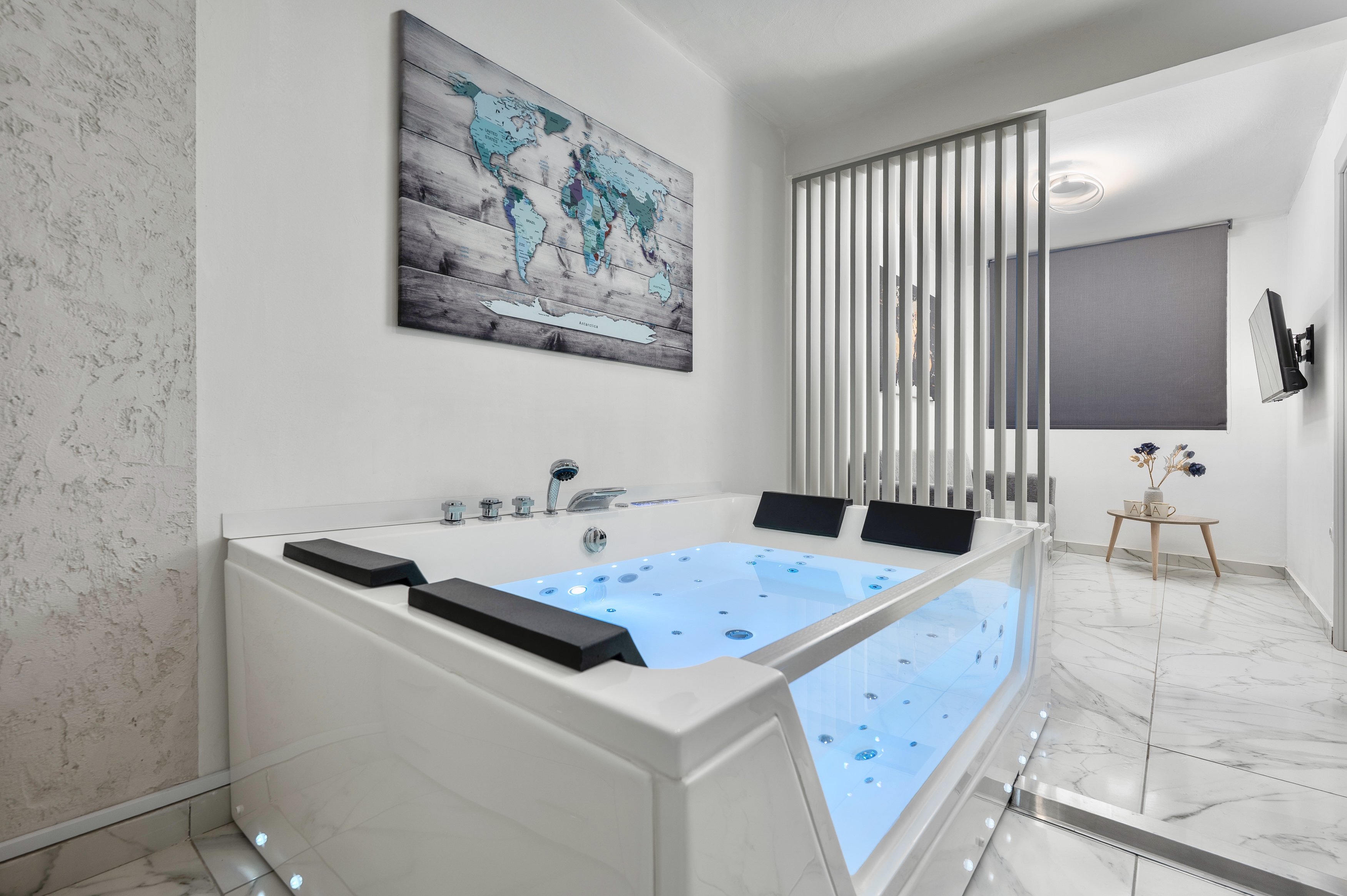 Premium Jacuzzi Suite At The City Center - Салоники