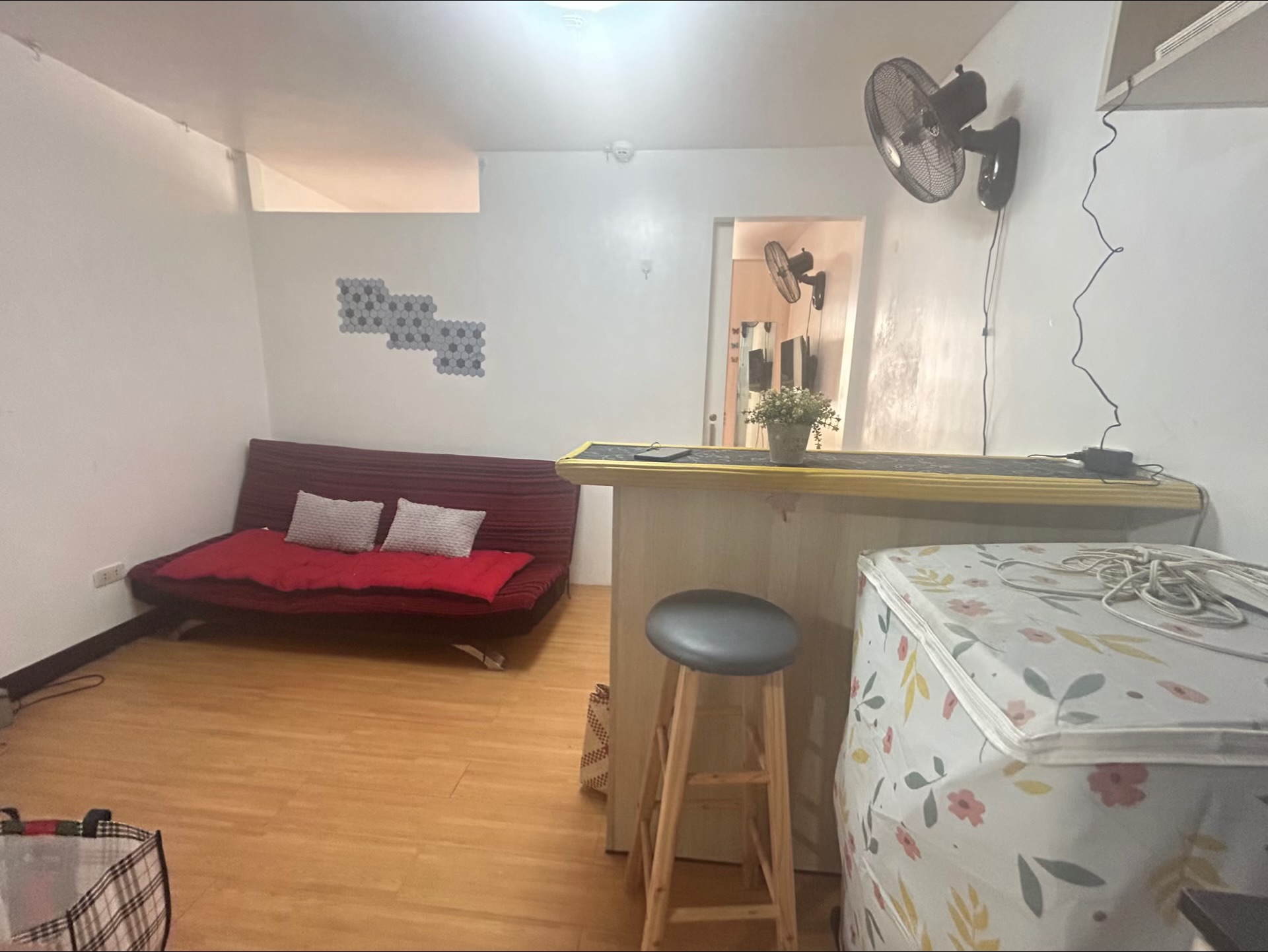 Minimalist Room In Imus Condo With Netflix And Round-clock Security - Imus