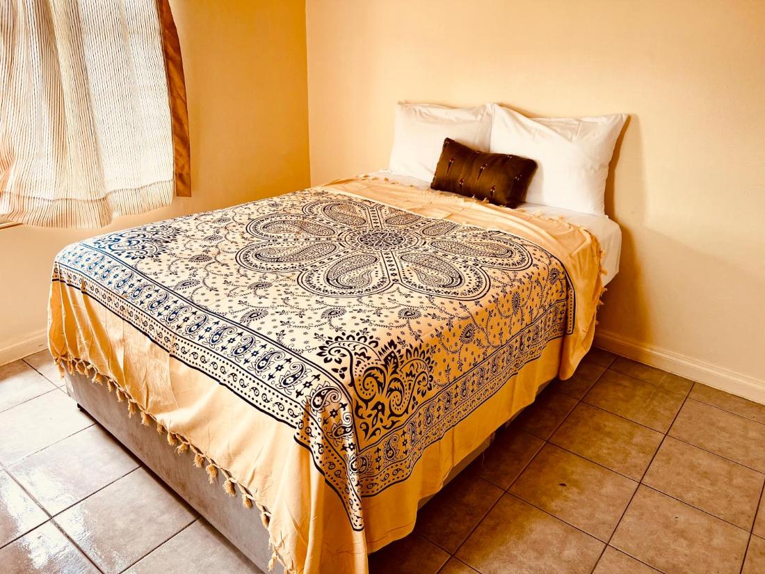 Basic Jealous Mountain One Bedroom Apartment - Granada