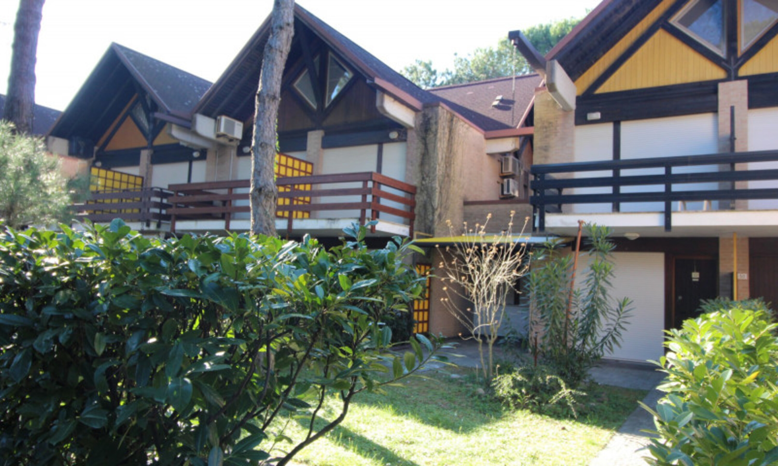 Villa Su Tre Piani Con Giardino A Lignano - Lignano Pineta