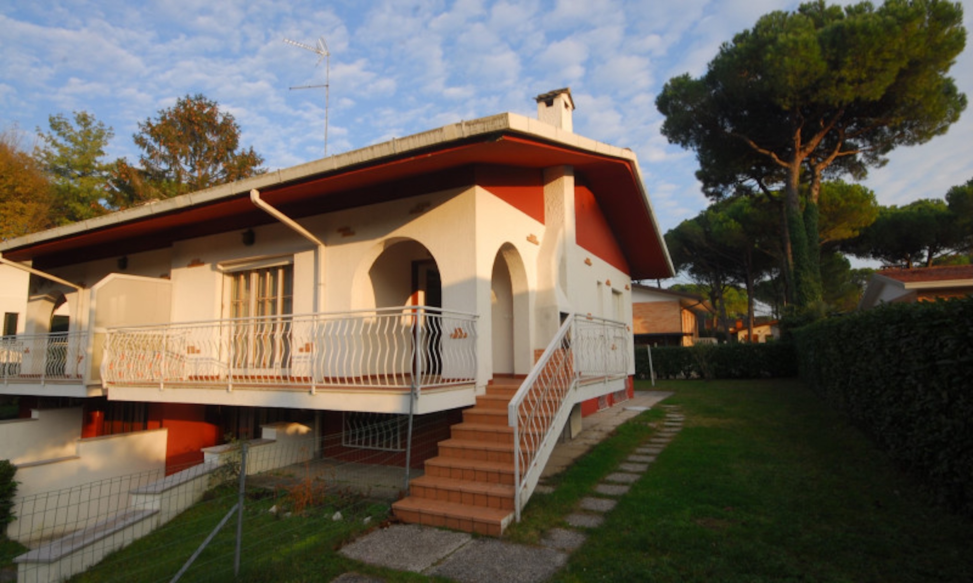 Gemütliche Villa Mit Eingezäuntem Garten - Lignano Pineta