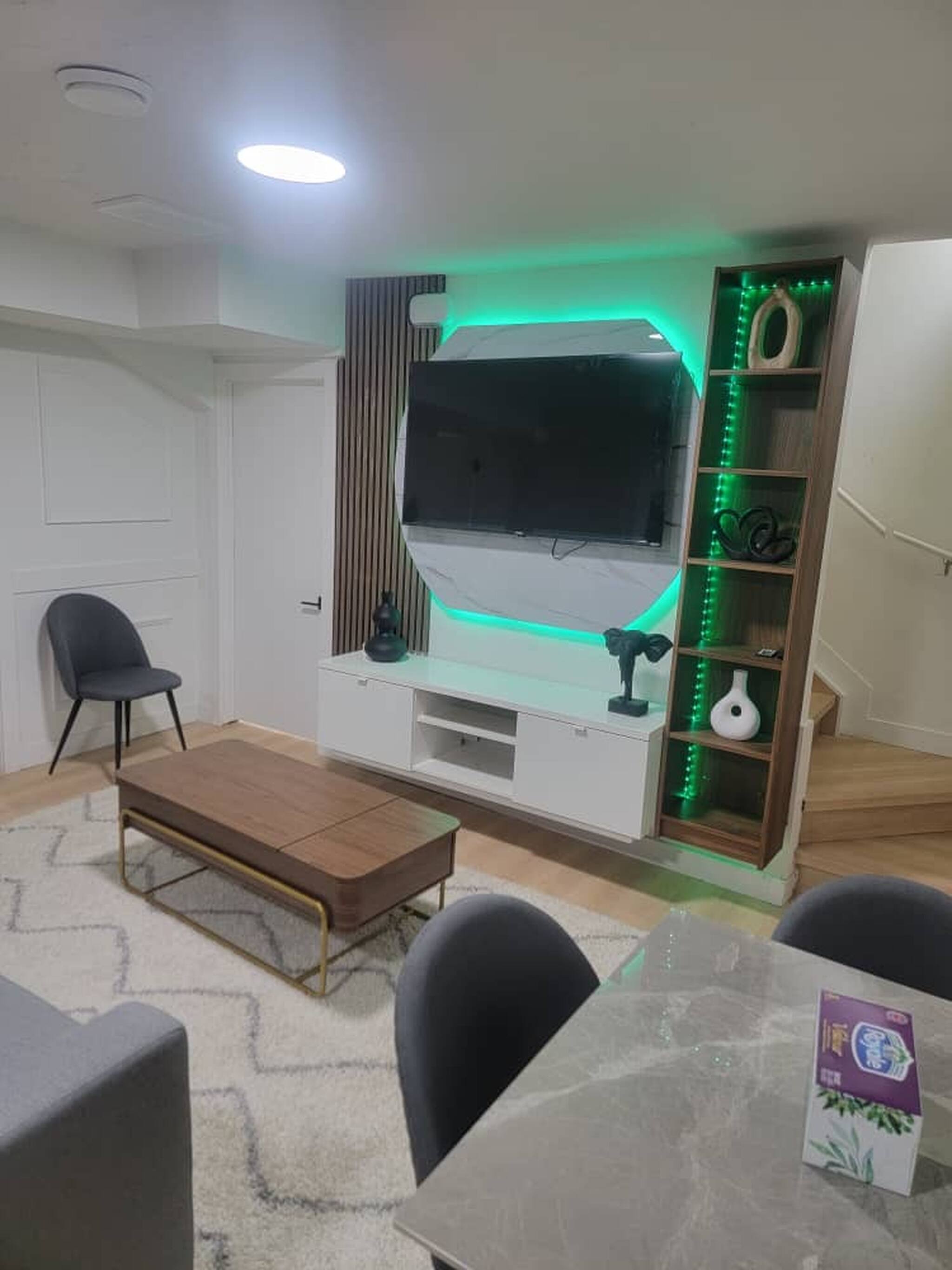 Shiloh And Still Serene 2bed Basement - Alberta