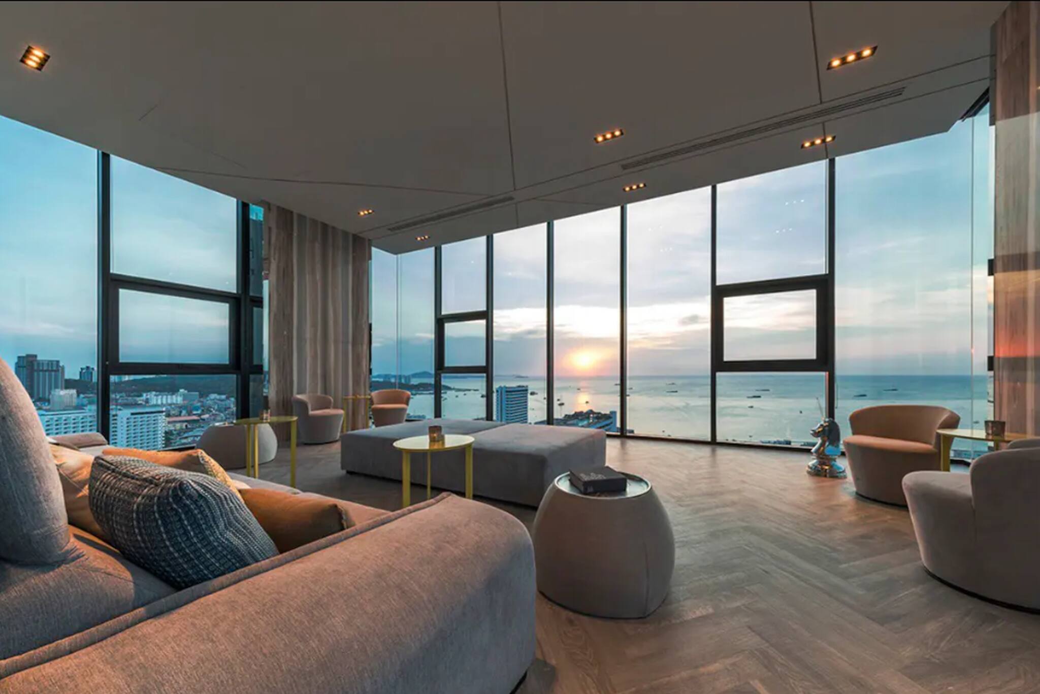 Appartement De 2 Chambres Et Grand Salon Au Centre De Pattaya - Pattaya