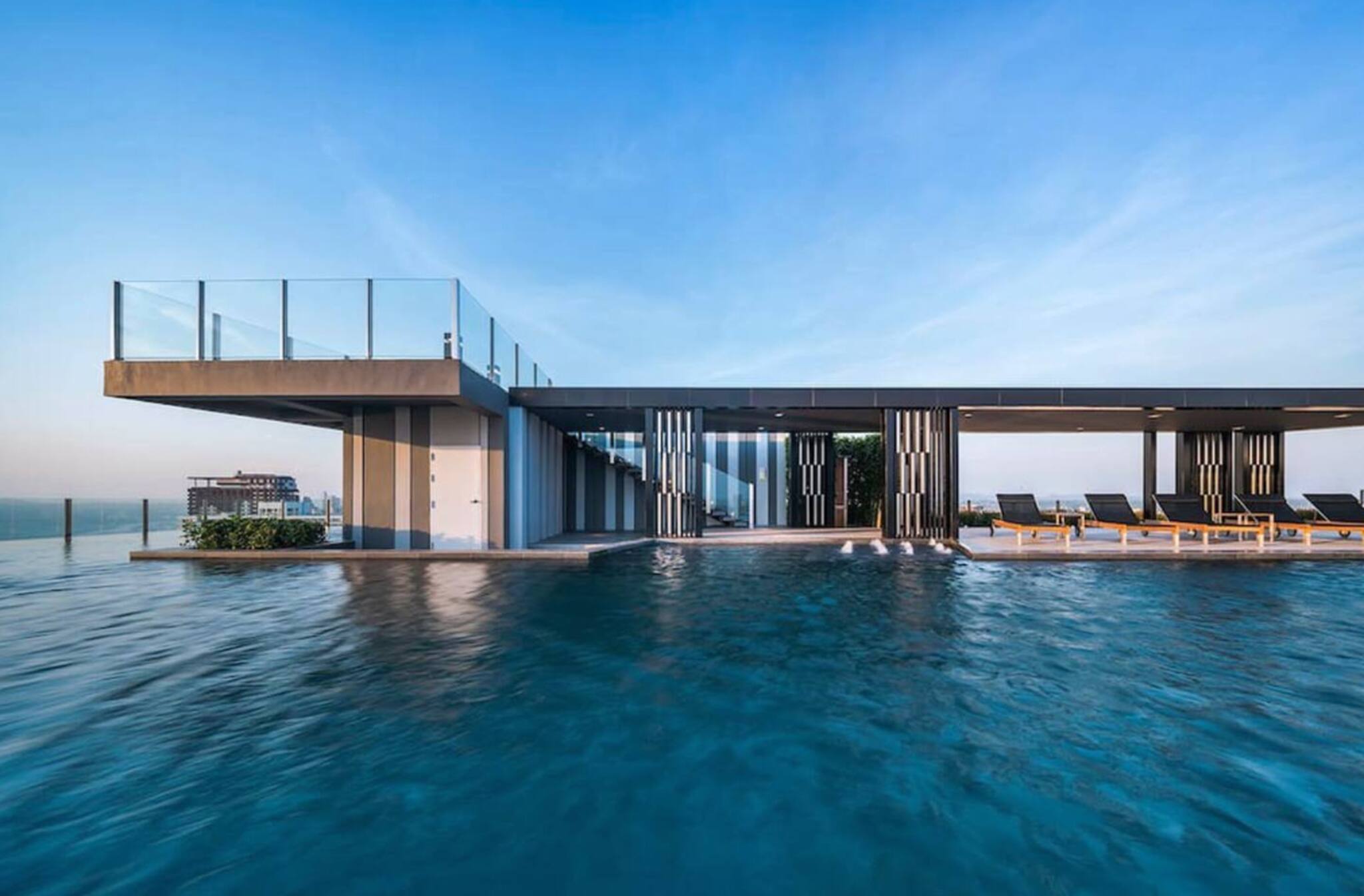 Fully Furnished Excellent Location -Next To Beach - Pattaya City