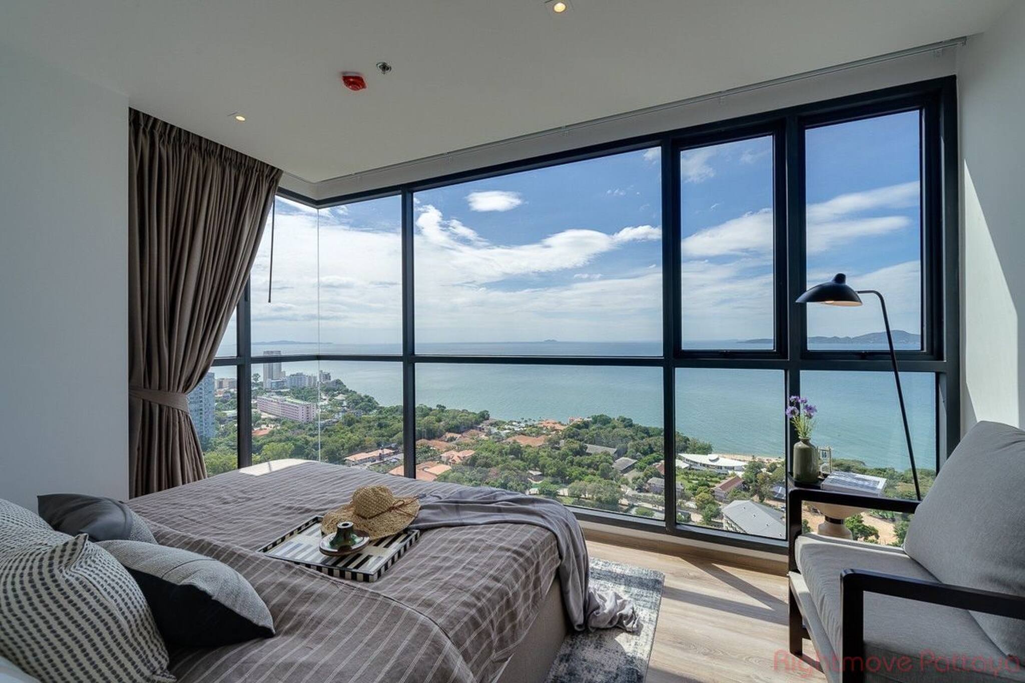 2 Bed Room Sea View Luxury Unit - Beachfront Unit - Jomtien