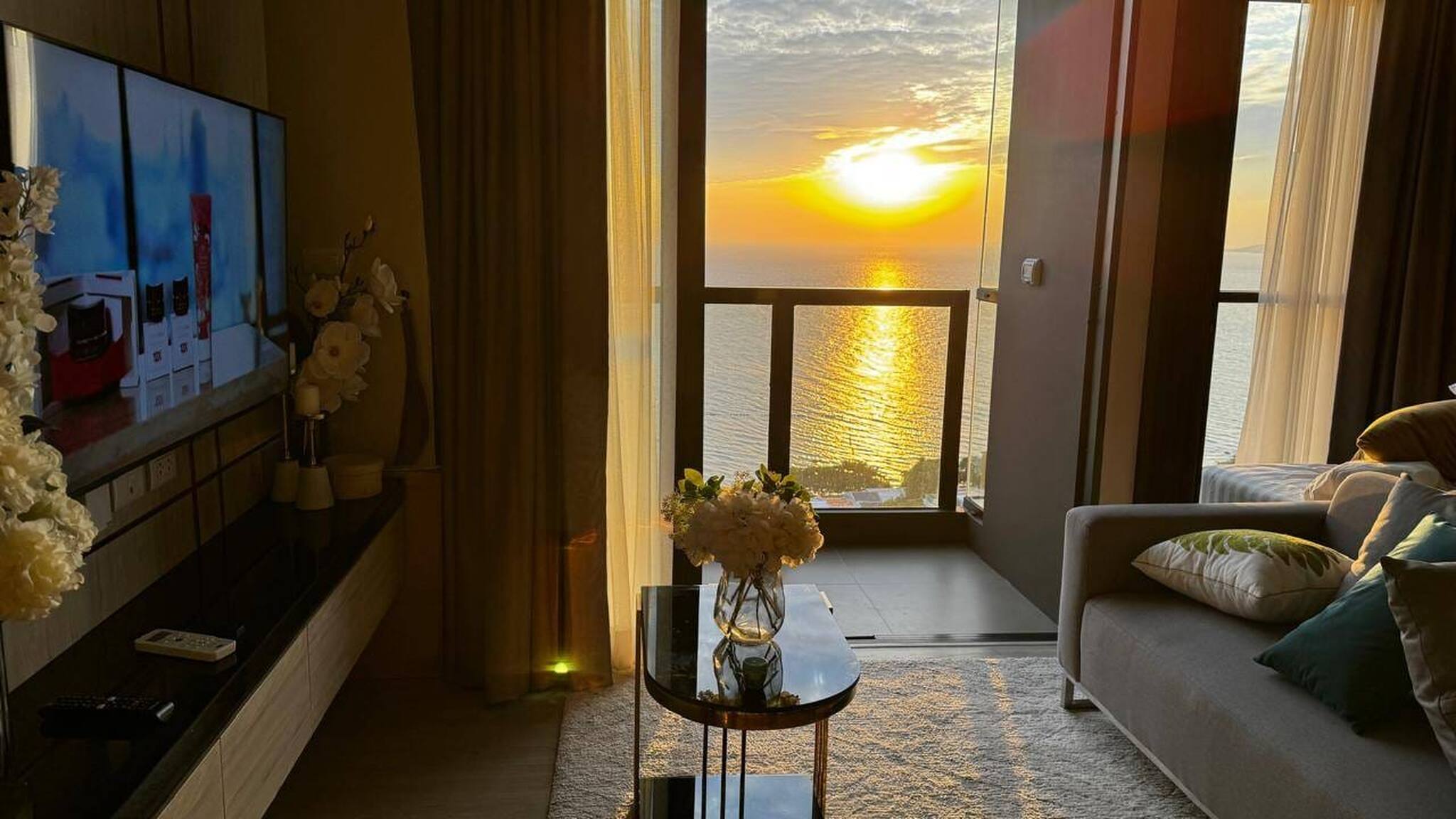 Luxury Sea View 1br Rooftop Infinity Pool & Gym - Jomtien