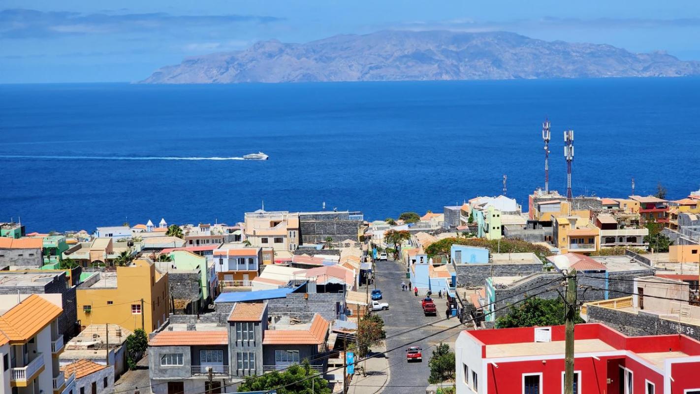 Casinha Nova - Casa Entera Con Vista A La Ciudad Y Al Mar En Sao Filipe - Cabo Verde