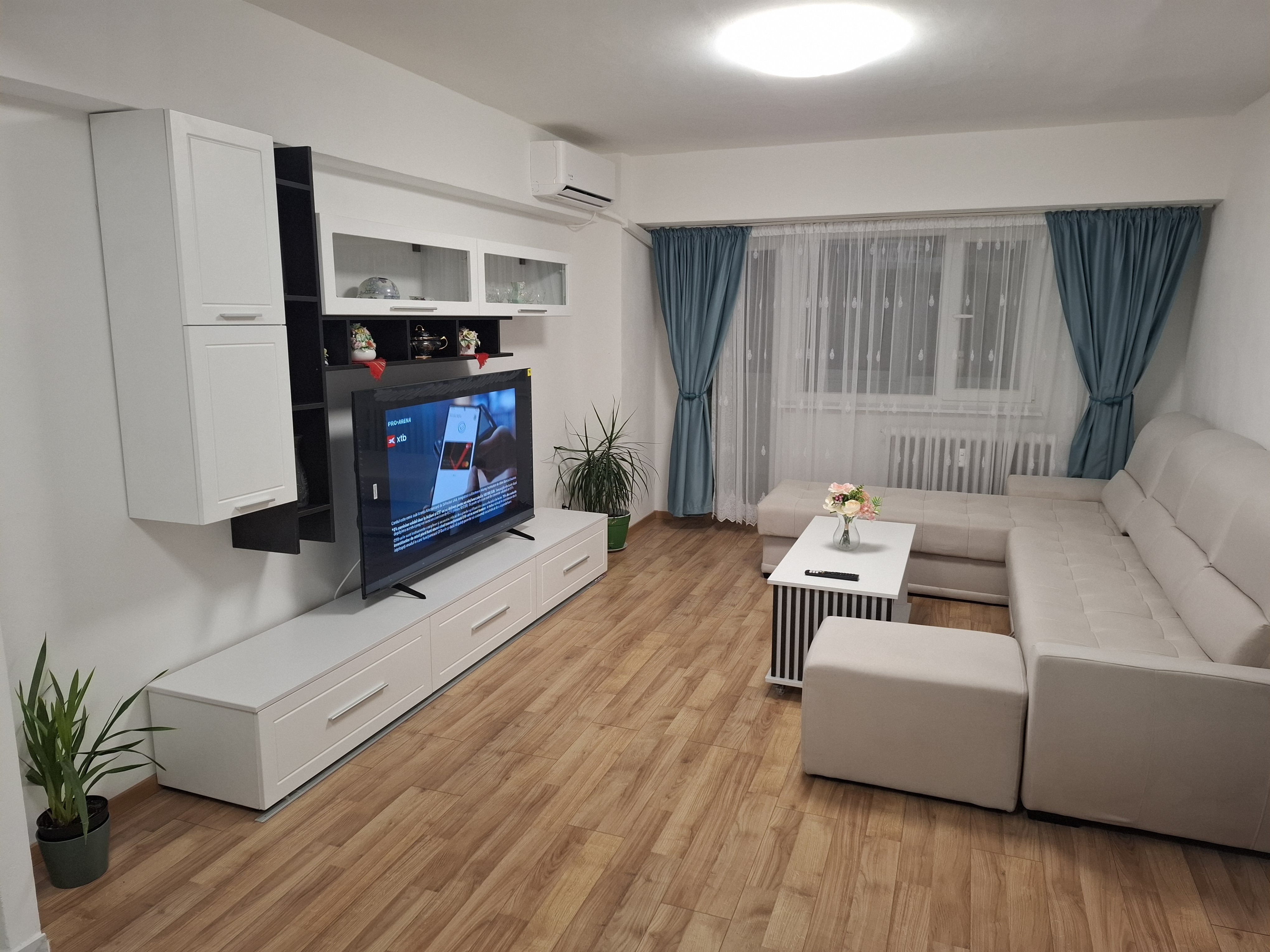 Apartment, 3 Rooms,nearby Piata Victoriei And Gara De Nord, Main Railwaystation - Bucharest