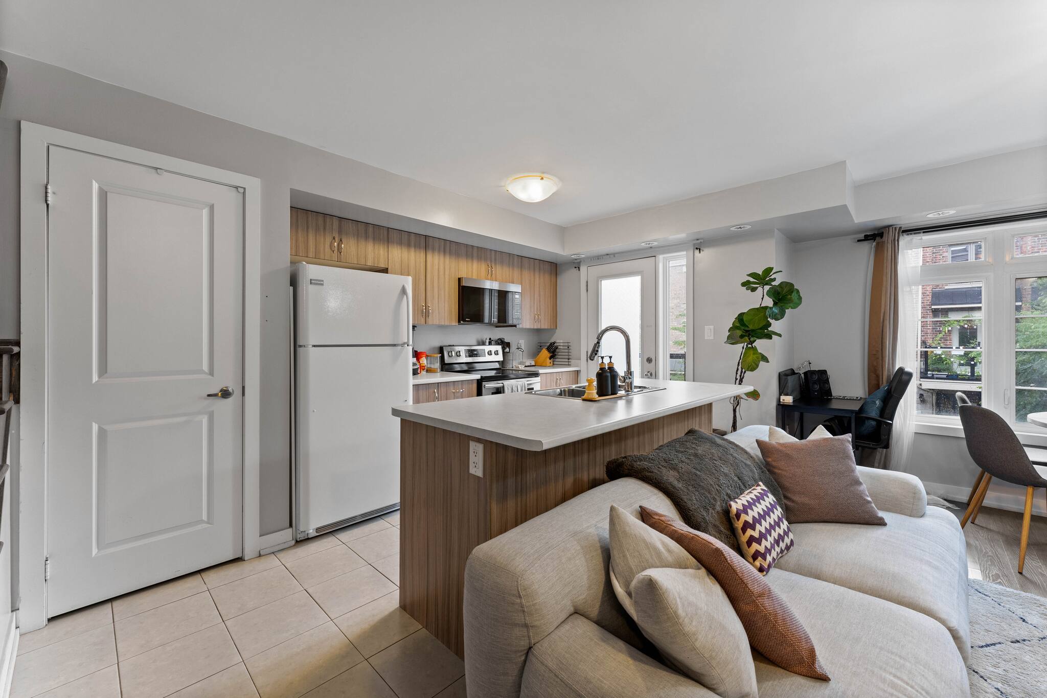 Spacieux Hôtel 2 Chambres à Toronto Escape De 2 éTages Avec Parking - Toronto, ON