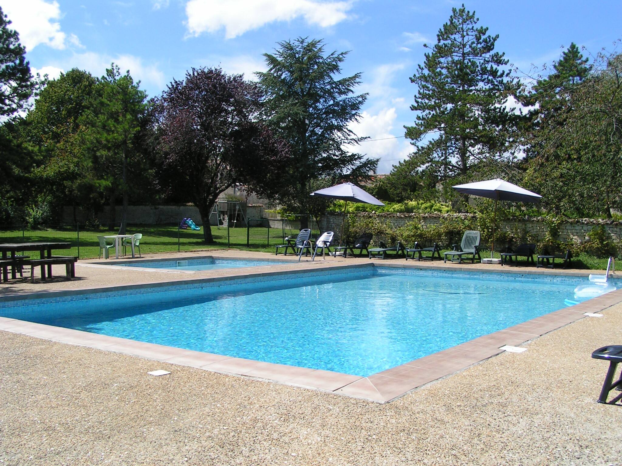 Magnifique Location De Vacances à Dœuil-sur-le-mignon - Charente-Maritime