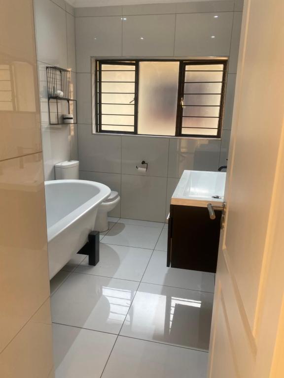Luxury 2 Bedroom Apartment Near Monte Casino, Johannesburg - Midrand