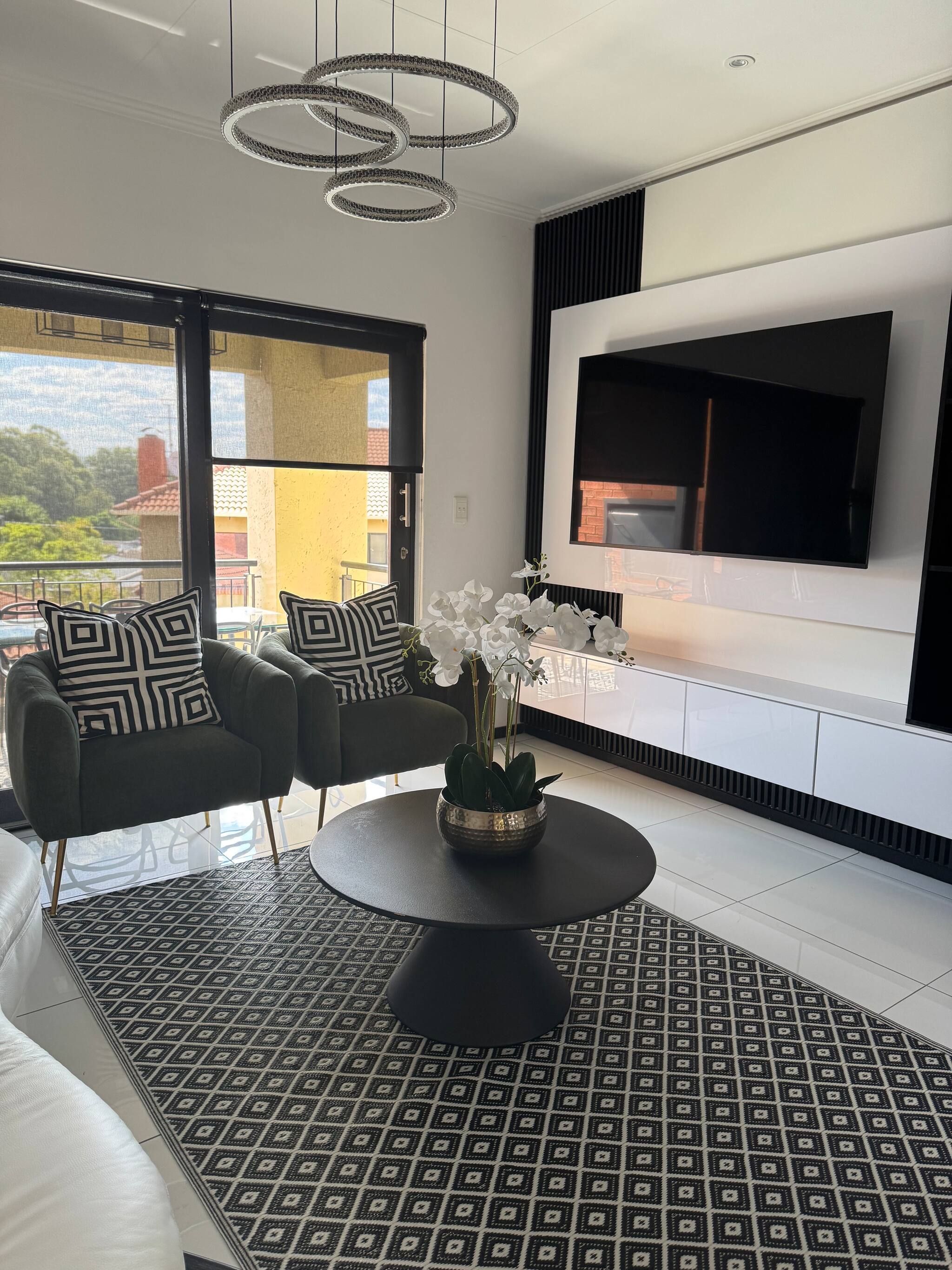 2 Bedroom Apartment Near Monte Casino - Midrand