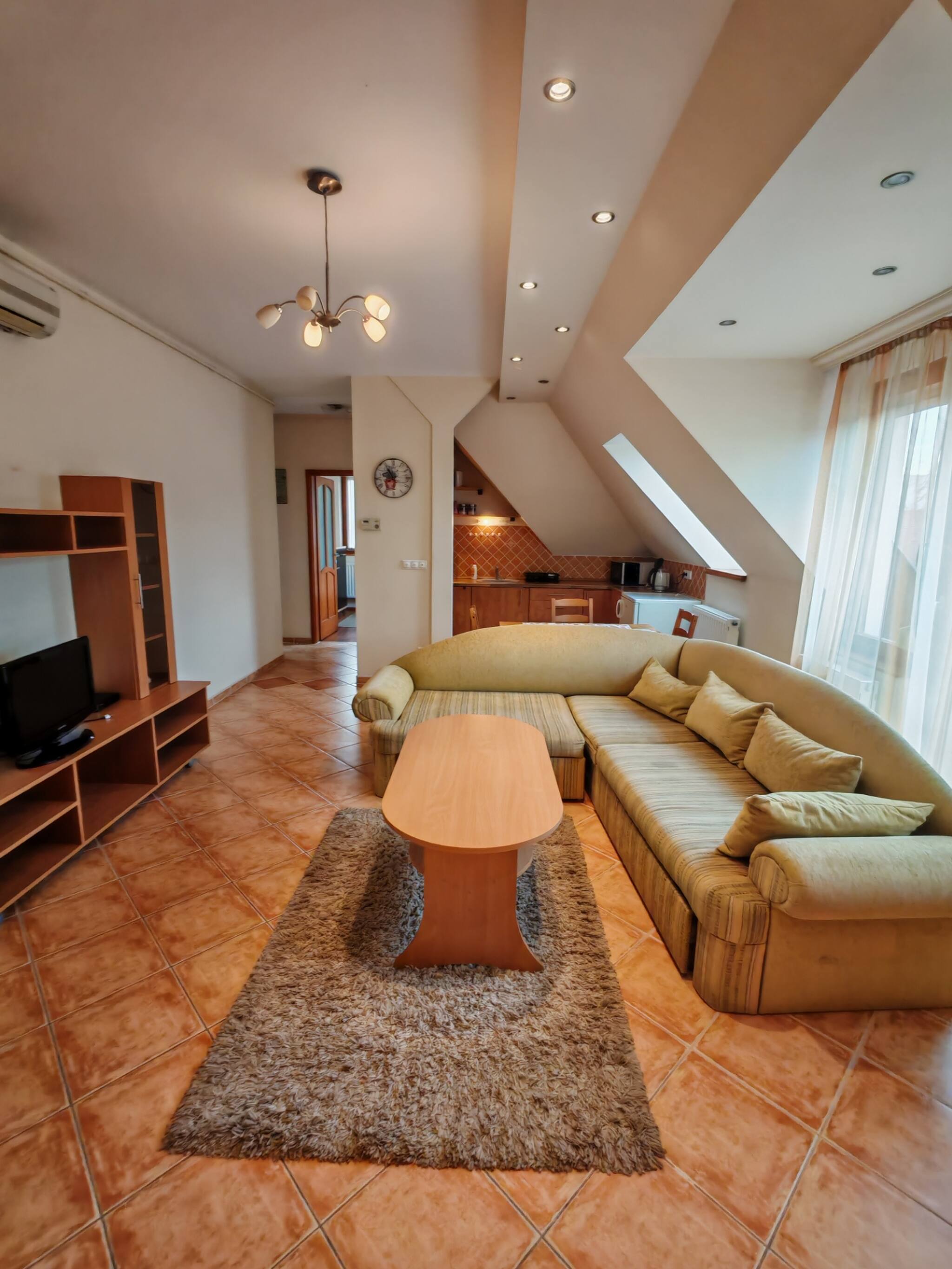Apartamento Kazinczy De 2 Dormitorios Con Balcón - Kecskemét