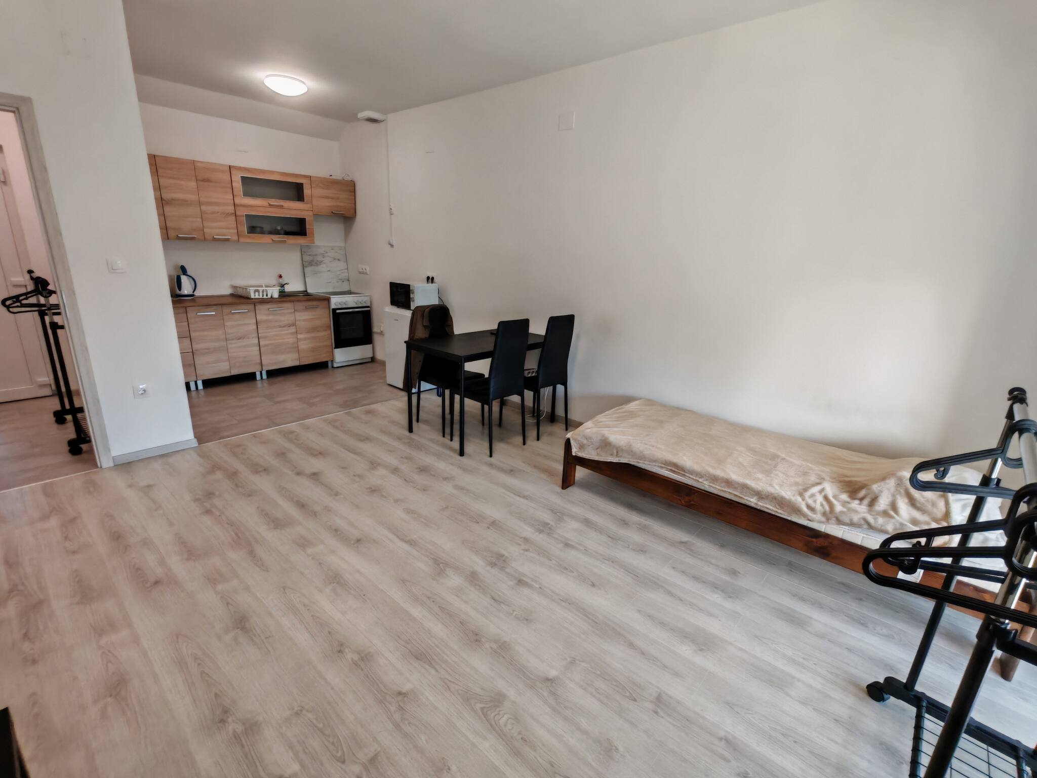 Workstay Apartment – Moderner Komfort Mit Privatem Parkplatz, In Der Nähe Von Annehmlichkeiten Der Stadt - Kecskemét