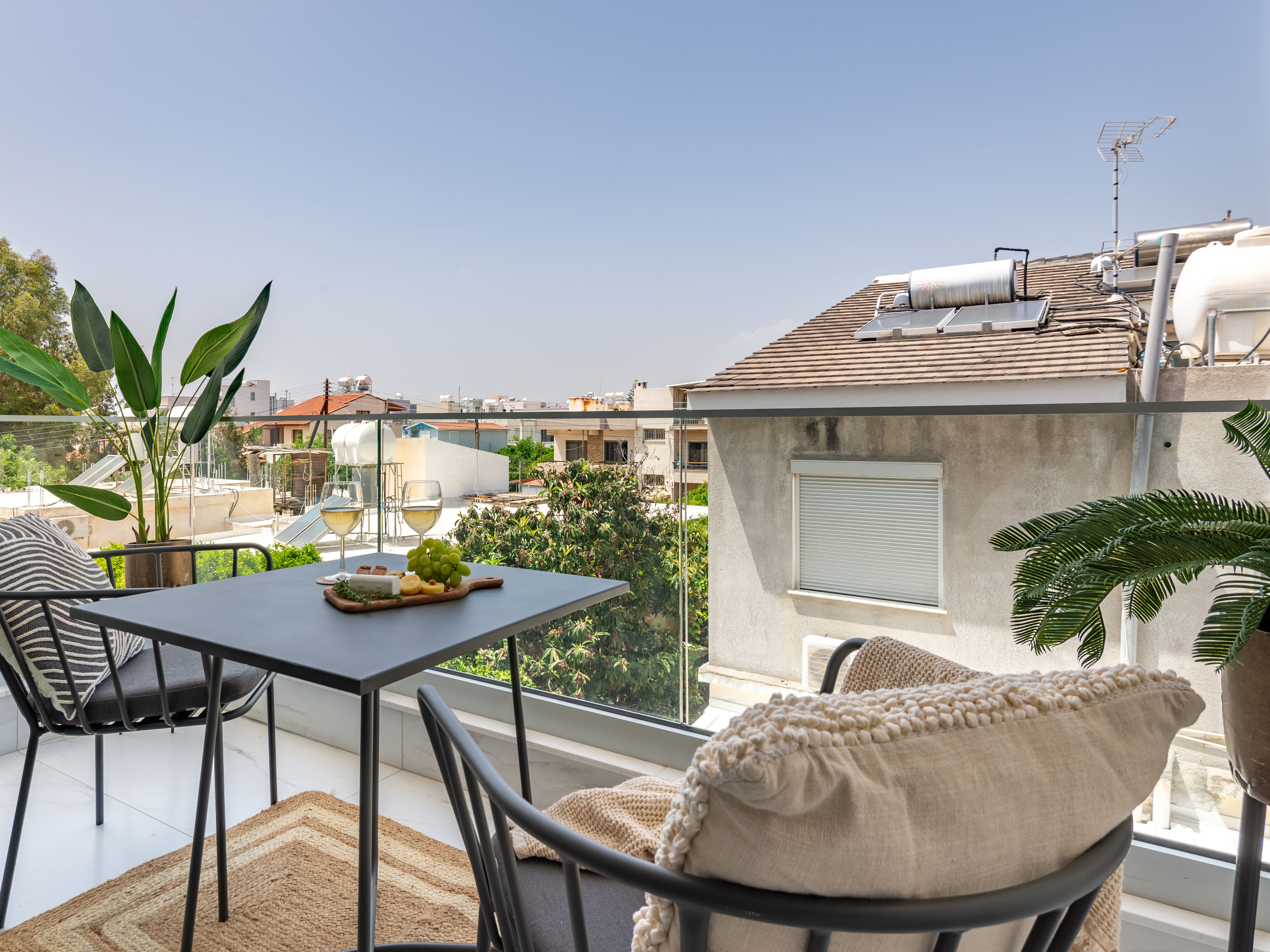 Sanders Cruise - Lindo Apartamento Estúdio Com Varanda - Limassol