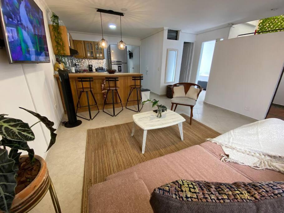 Laureles Excelente Ubicacion La 70 Estadio, Cerca Al Poblado - Medellín, Colombia