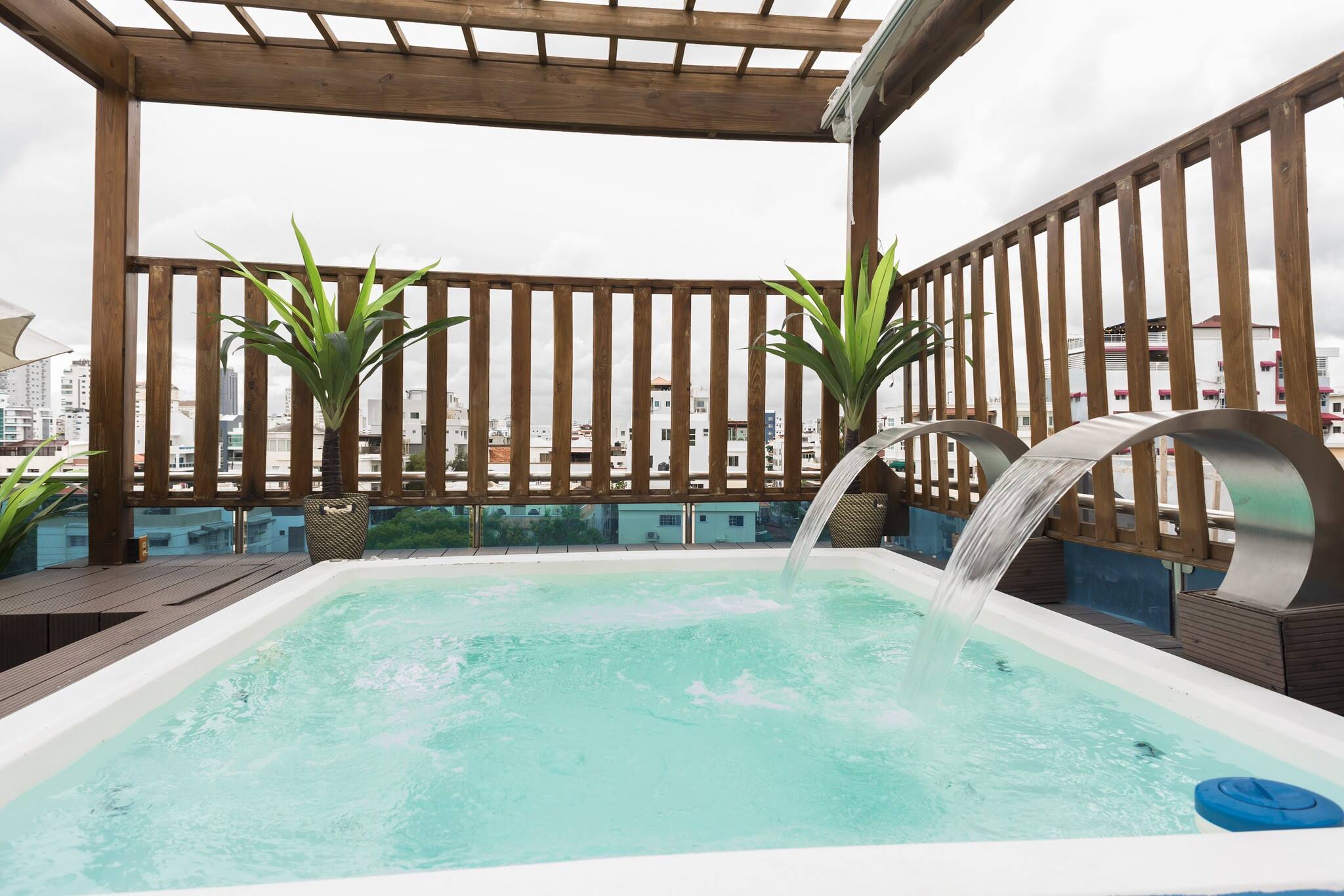 8bdr Penthouse With Private Rooftop & Jacuzzi - 聖多明各
