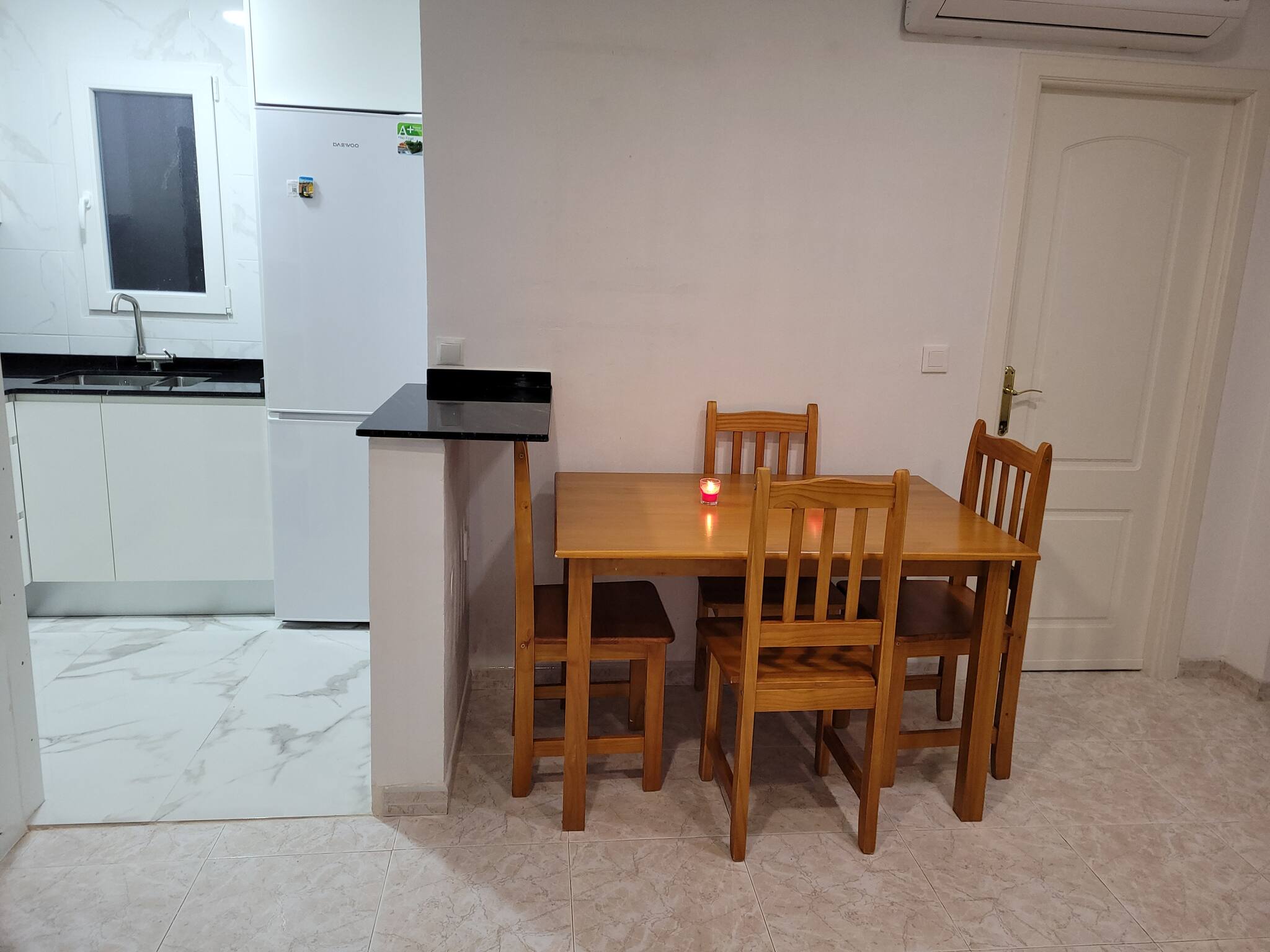 Apartamento En Planta Baja Con Terraza Y Piscina - Torrevieja