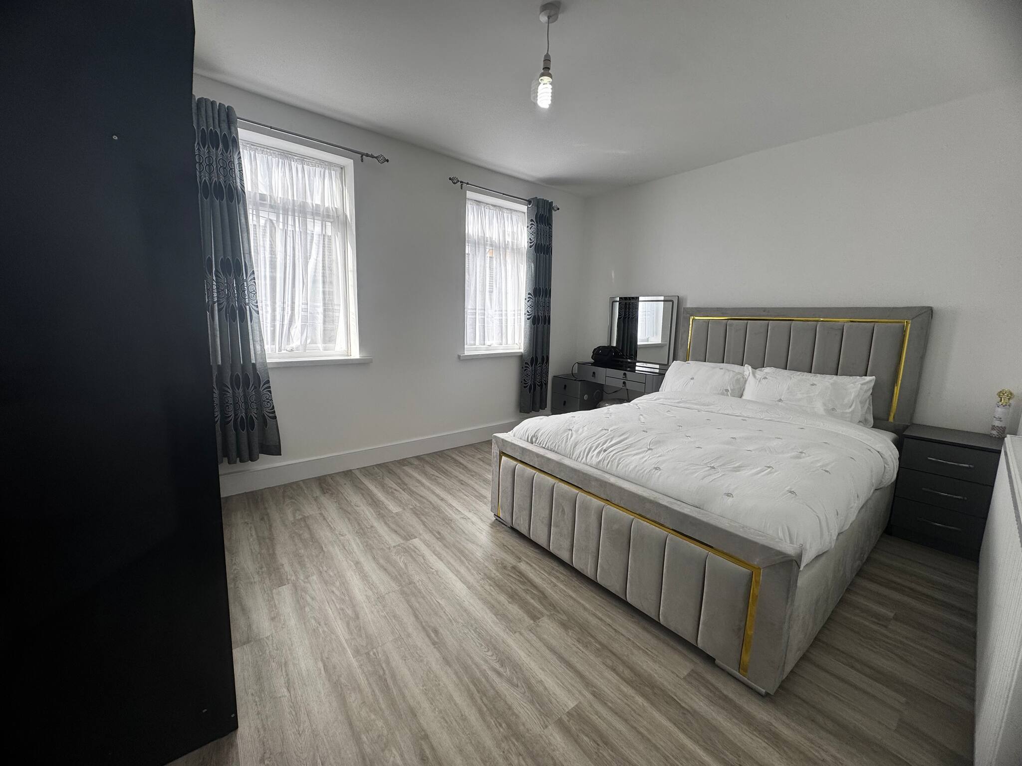 Spacious 5 Bedrooms In Excel Big Ben And Westfield - Hertfordshire