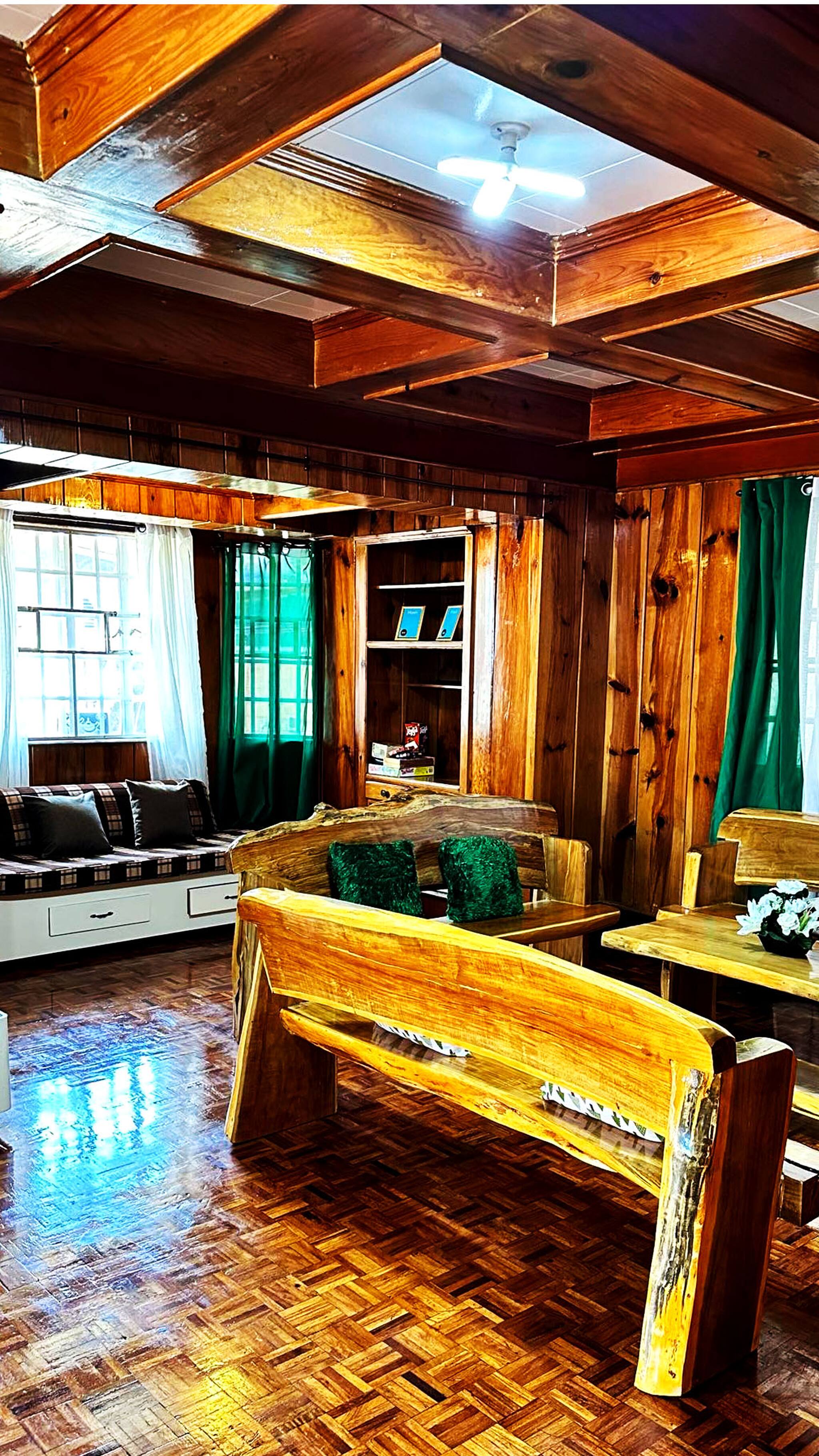 Casa De 3 Dormitorios En El Corazón De Baguio Con Garaje - Baguio