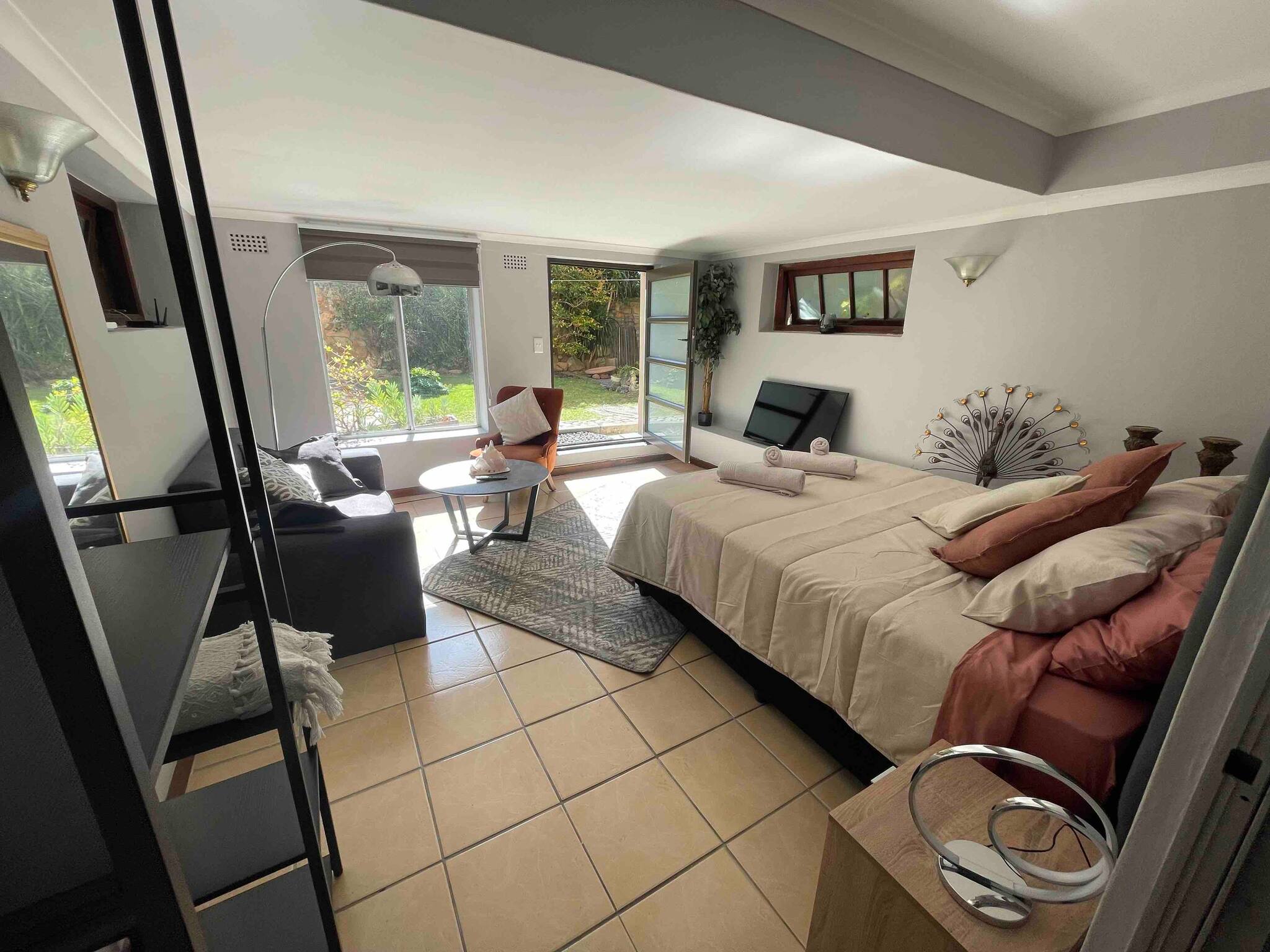 Großzügiges Apartment Am Pool In Camps Bay - Kapstadt