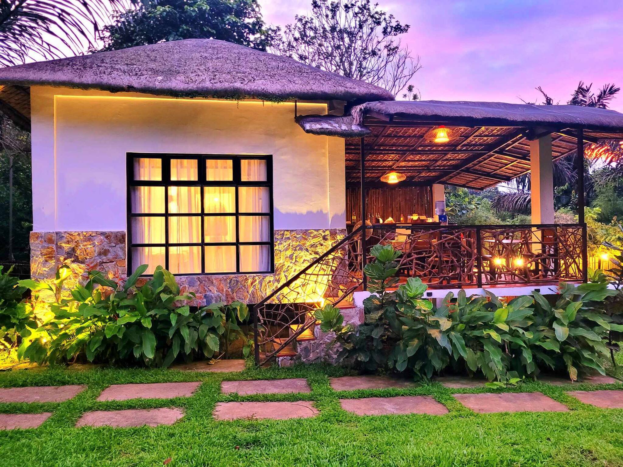 Bahay Kubo Moderne Près De Tagaytay - Casita Anahaw - Amadeo