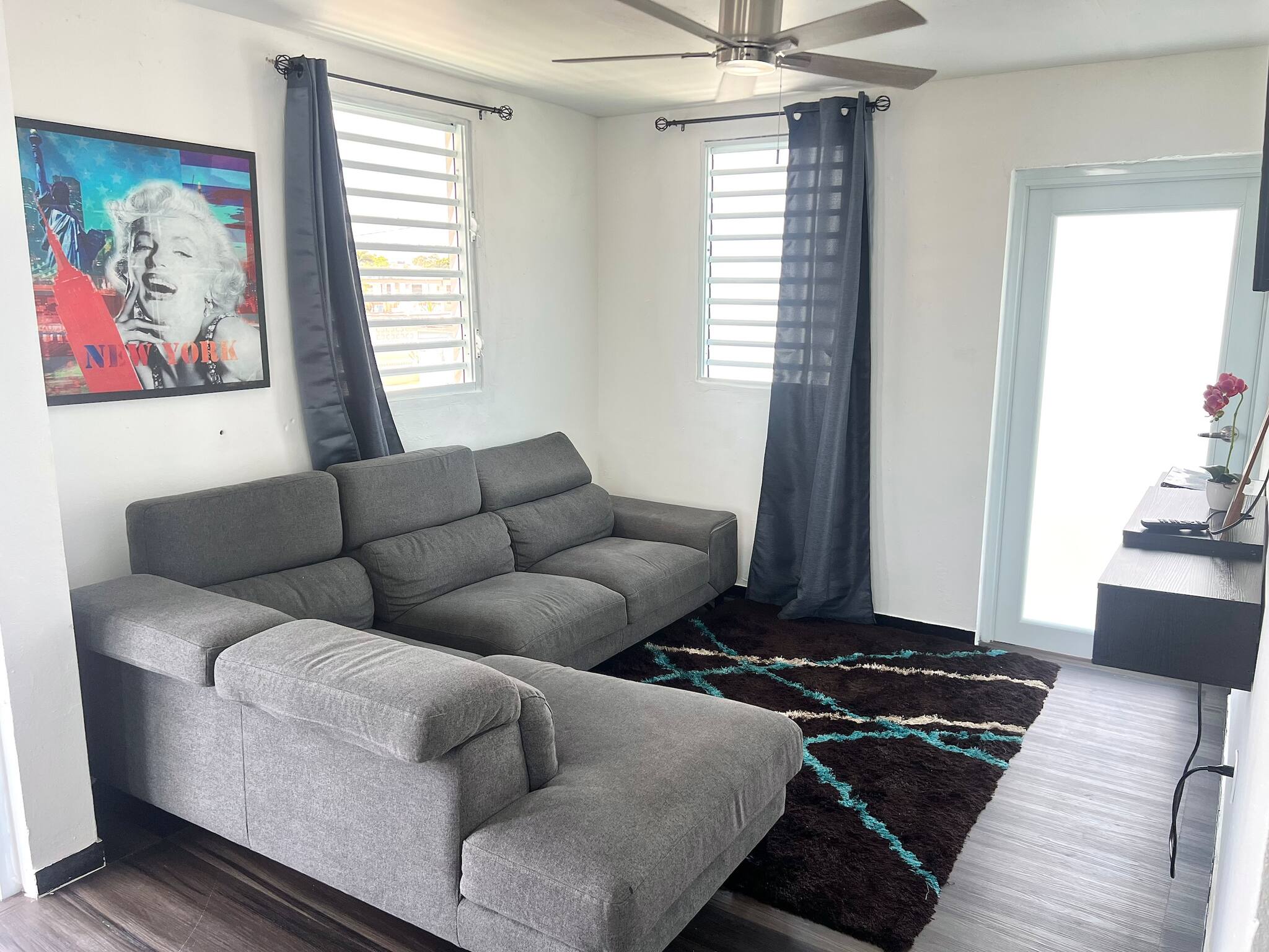 Elegante Apartamento De 2 Habitaciones Con Balcón Privado - Carolina