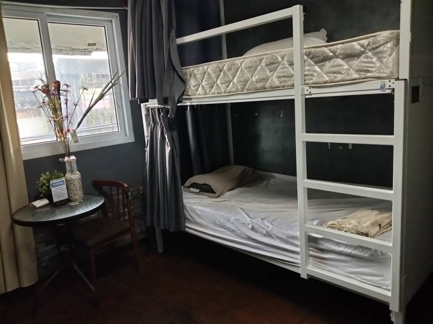 A Classic Hostel Next To W District Food Market - Bangkok