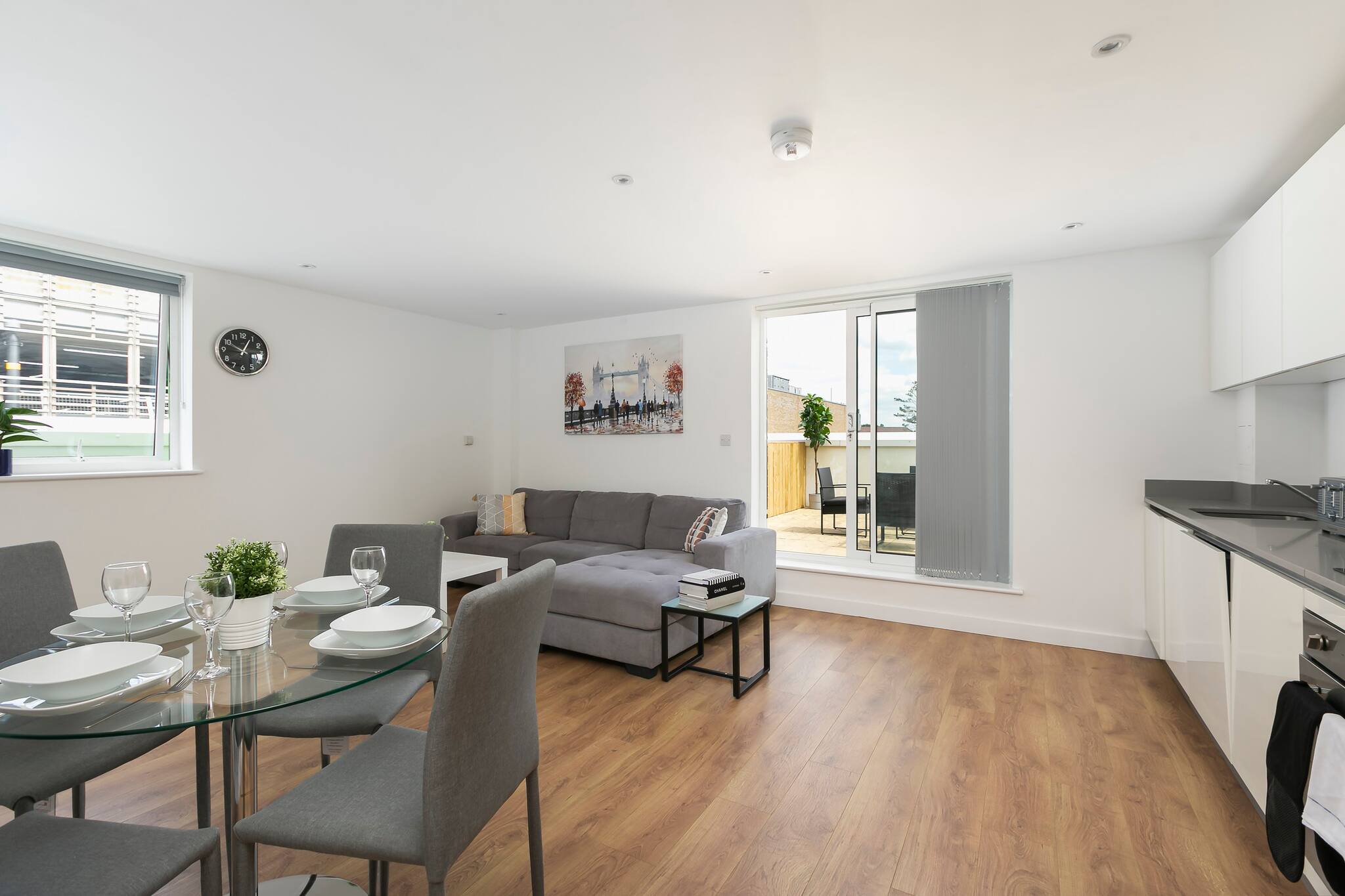 Skyvillion - Grand Appartement 4 Chambres Avec Balcon Et Parking - 