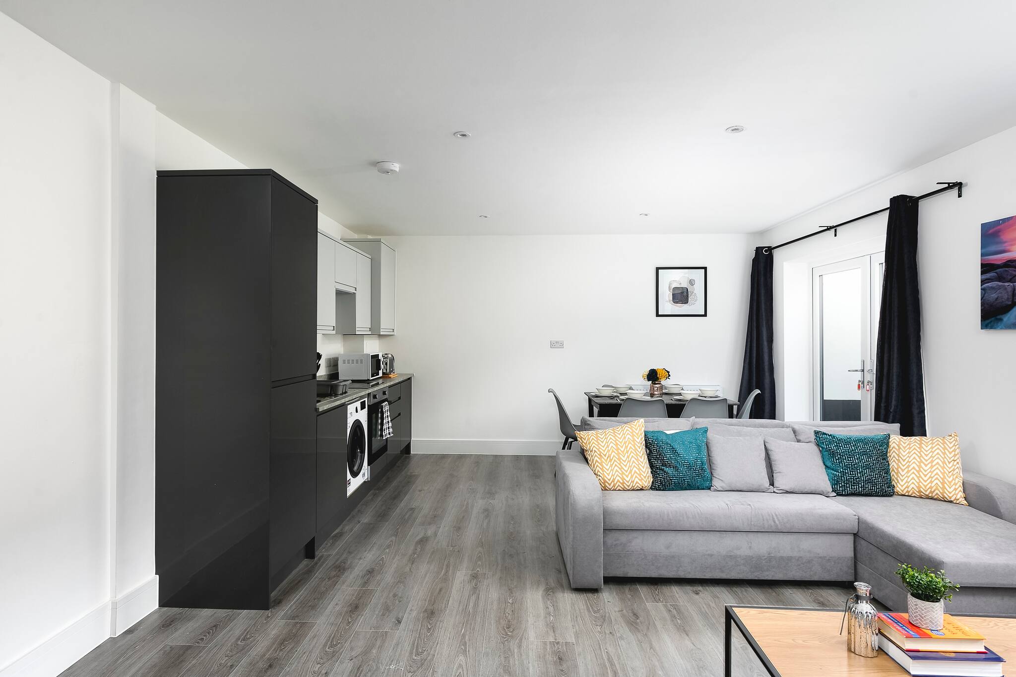 Skyvillion Vineyard Court, Enfield, 2 Bed, With Garden - Londres