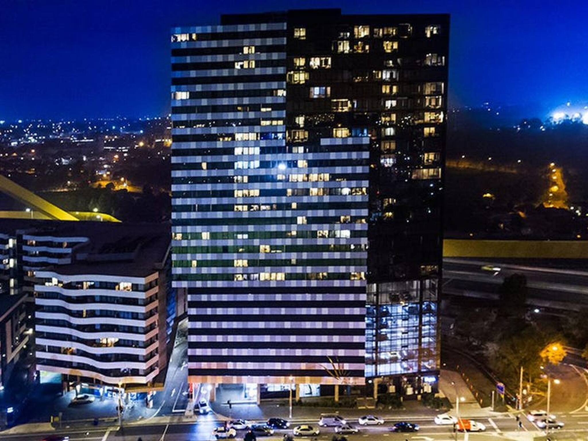 Amazing City Views On 18th Floor With Car Park - Victoria