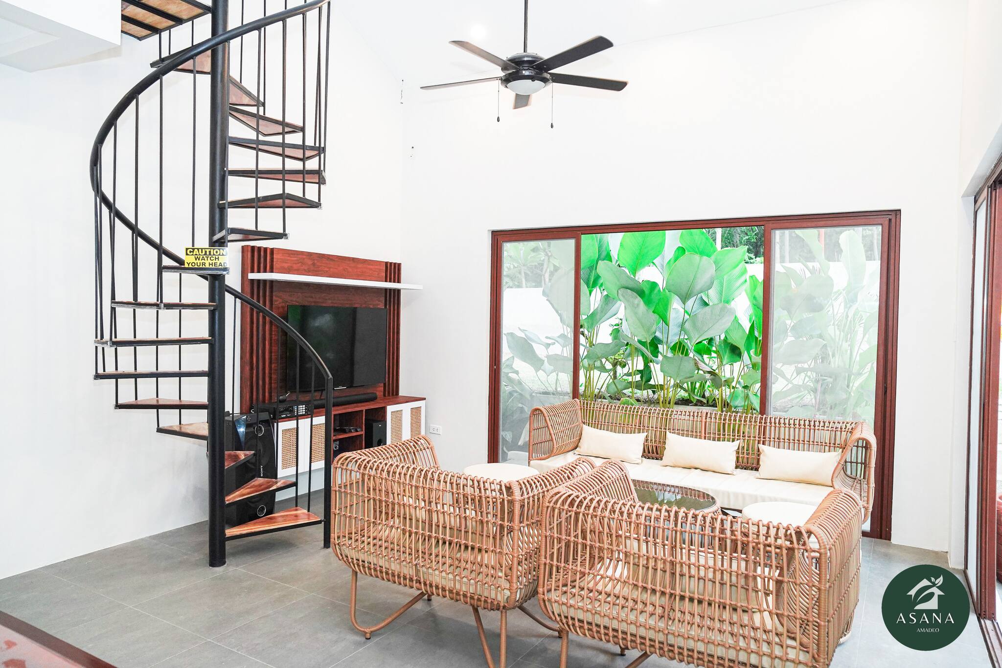 Moderna Villa Tropicale Con 2 Camere Da Letto E Piscina Ad Amadeo - Amadeo