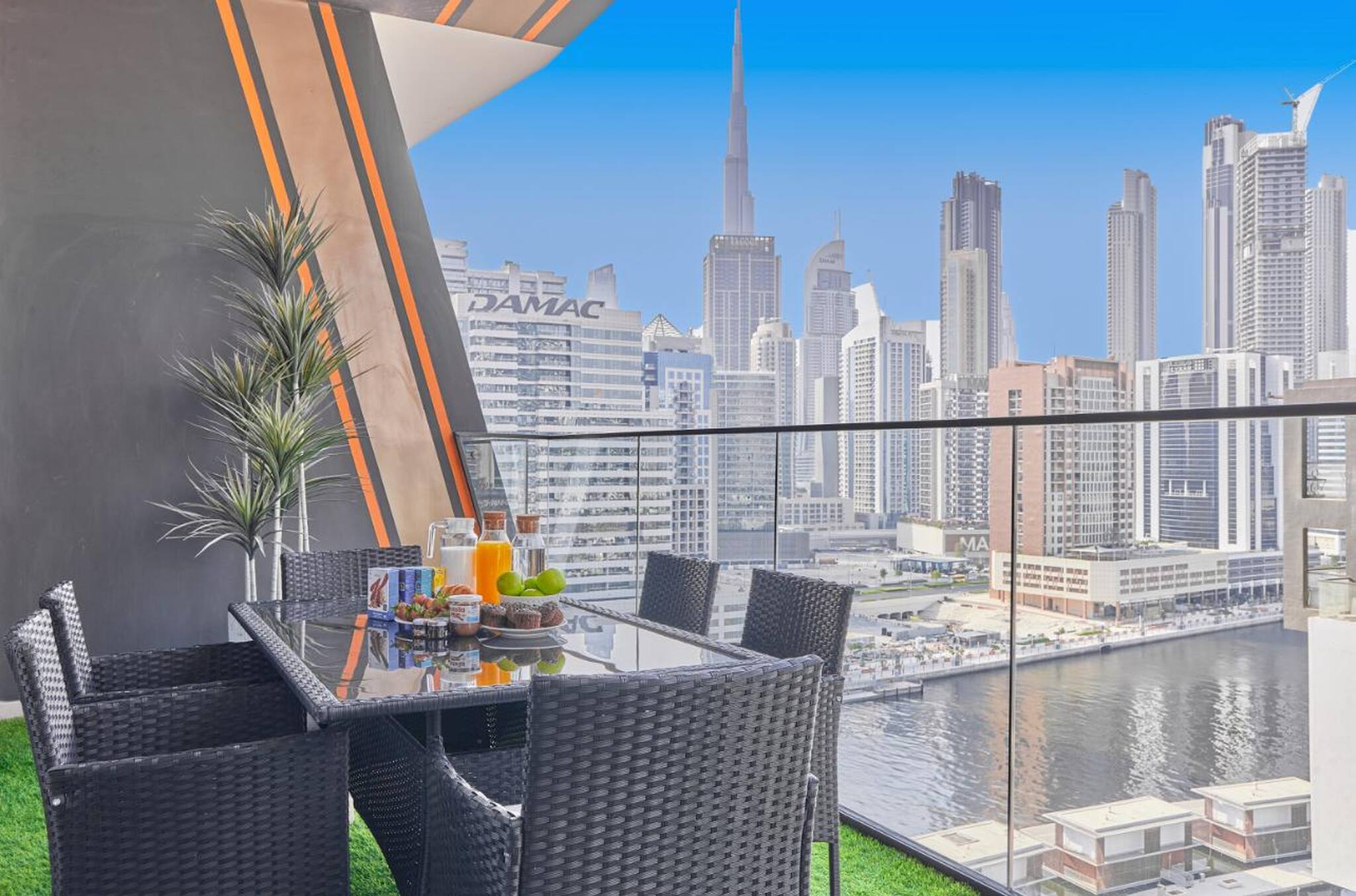 Dubai Canal Dream, Ikonische Aussicht Auf Den Burj Mit Großem Balkon Für 4 Personen - Dubai