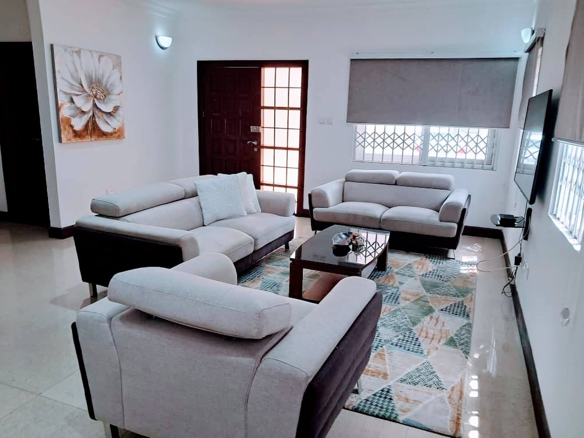 Stylish 3 Bedroom House Near Airport & Marina Mall - Accra